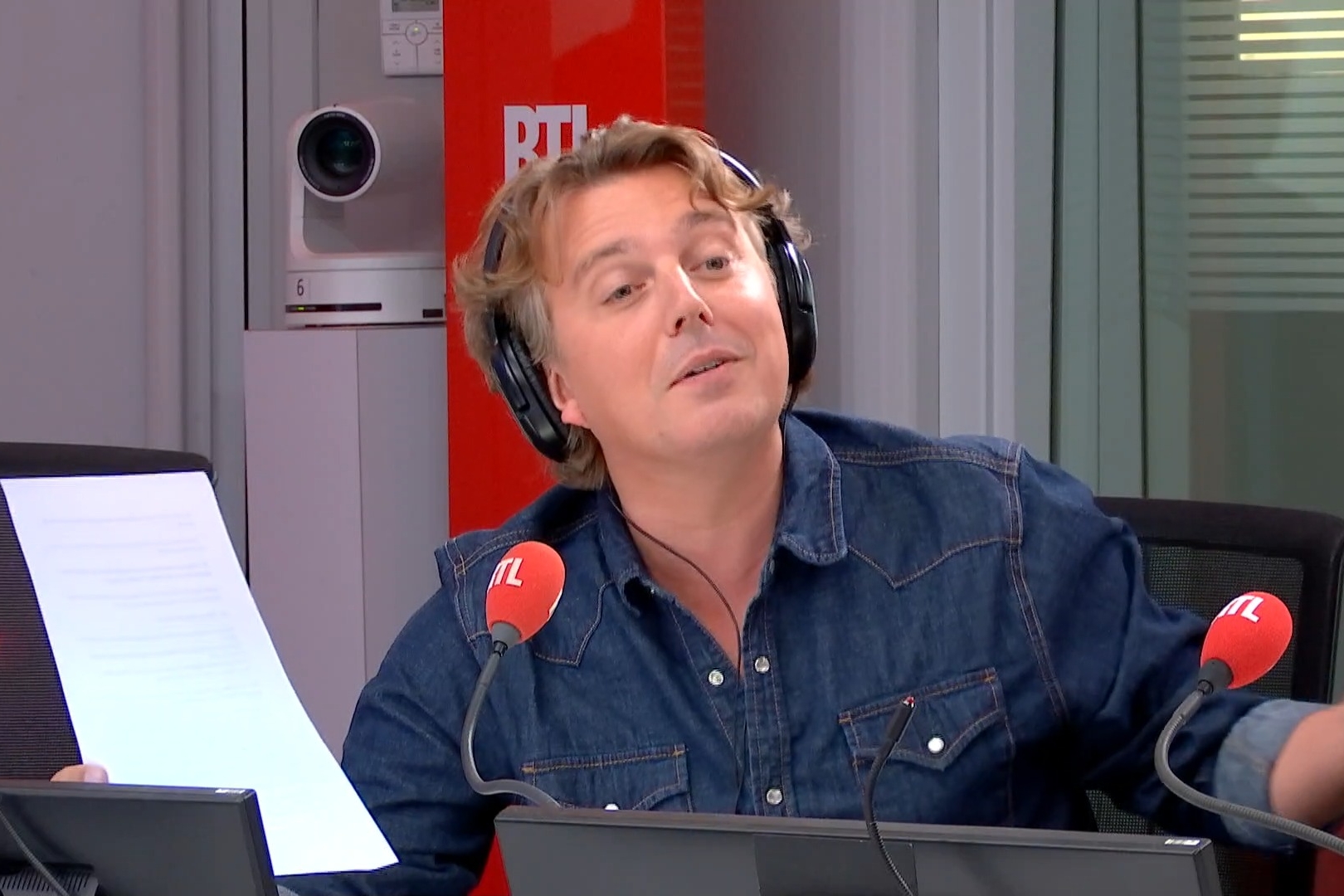 Alex Vizorek transforme "J'ai encore rêvé d'elle" après la mise en ...