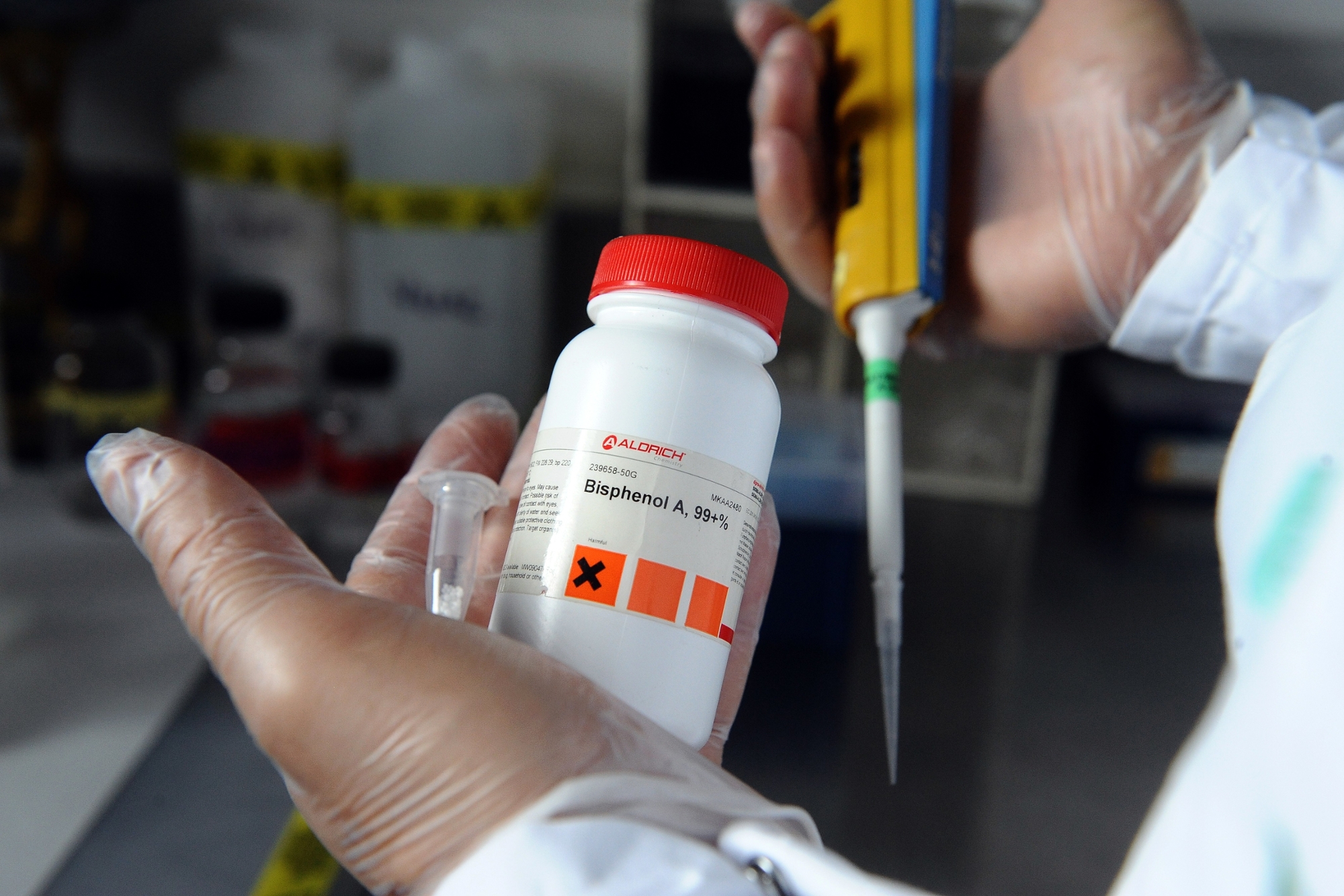 Consommation : le bisphénol A détecté dans le corps de 92% d'Européens