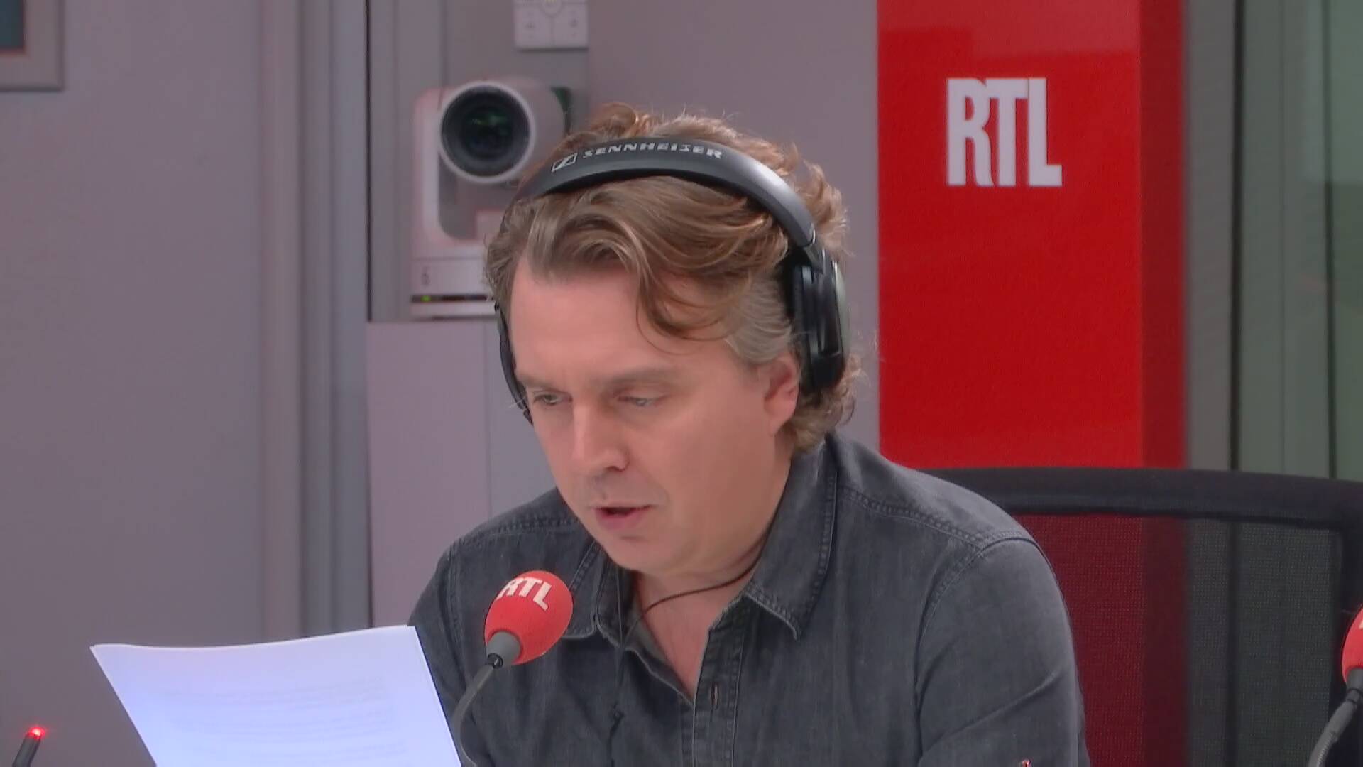 Alex Vizorek rend hommage à "Eden Hazard, le Platini du plat pays"