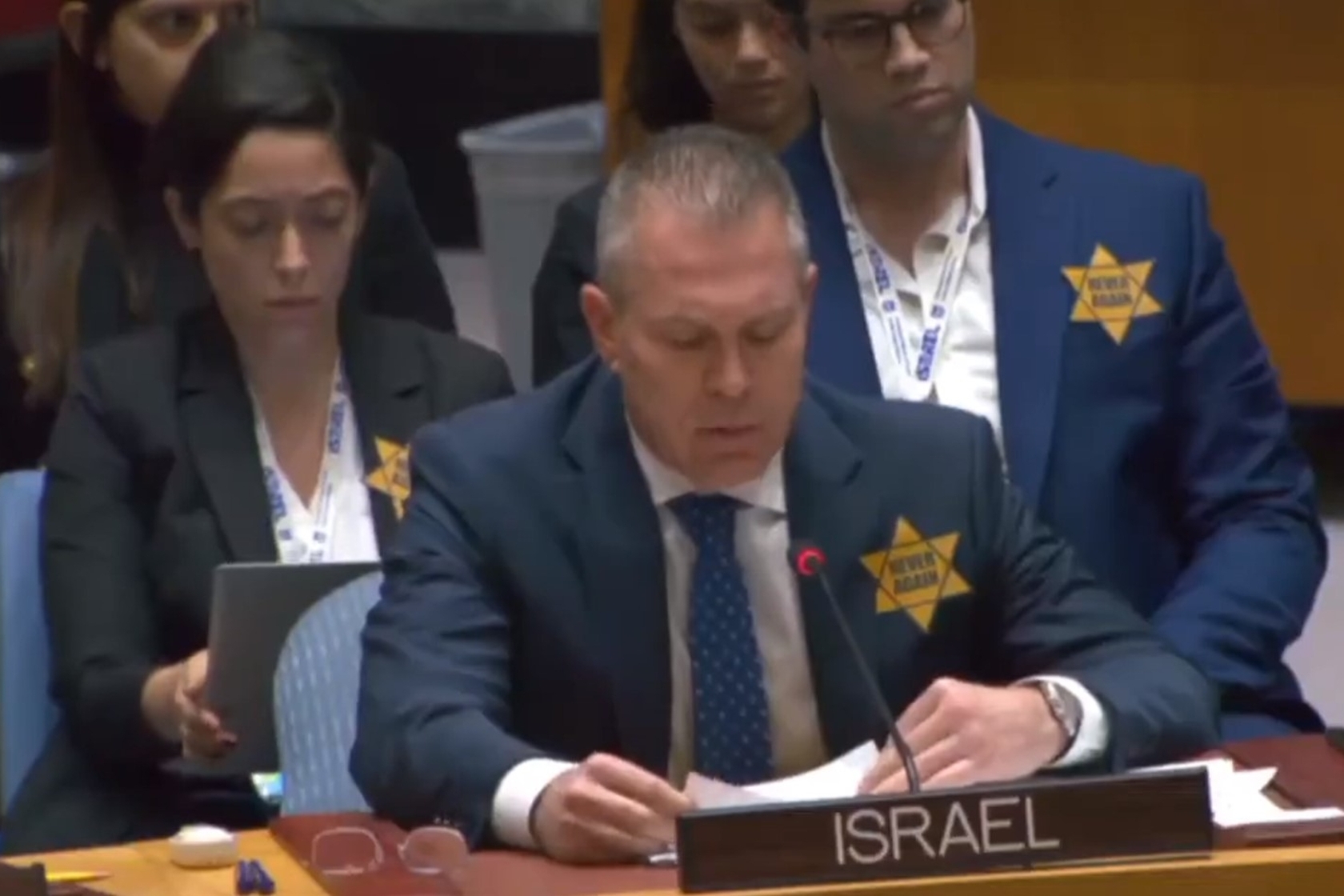 VIDÉO - Conflit Israël-Hamas : la délégation israélienne porte une ... VIDÉO - Conflit Israël-Hamas : la délégation israélienne porte une ...