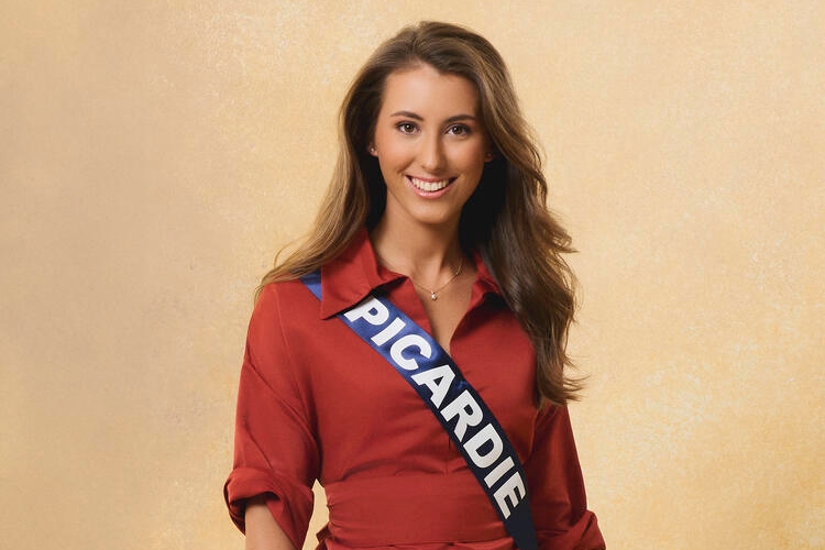 Miss France 2024 : qui est Charlotte Cresson, élue Miss Picardie