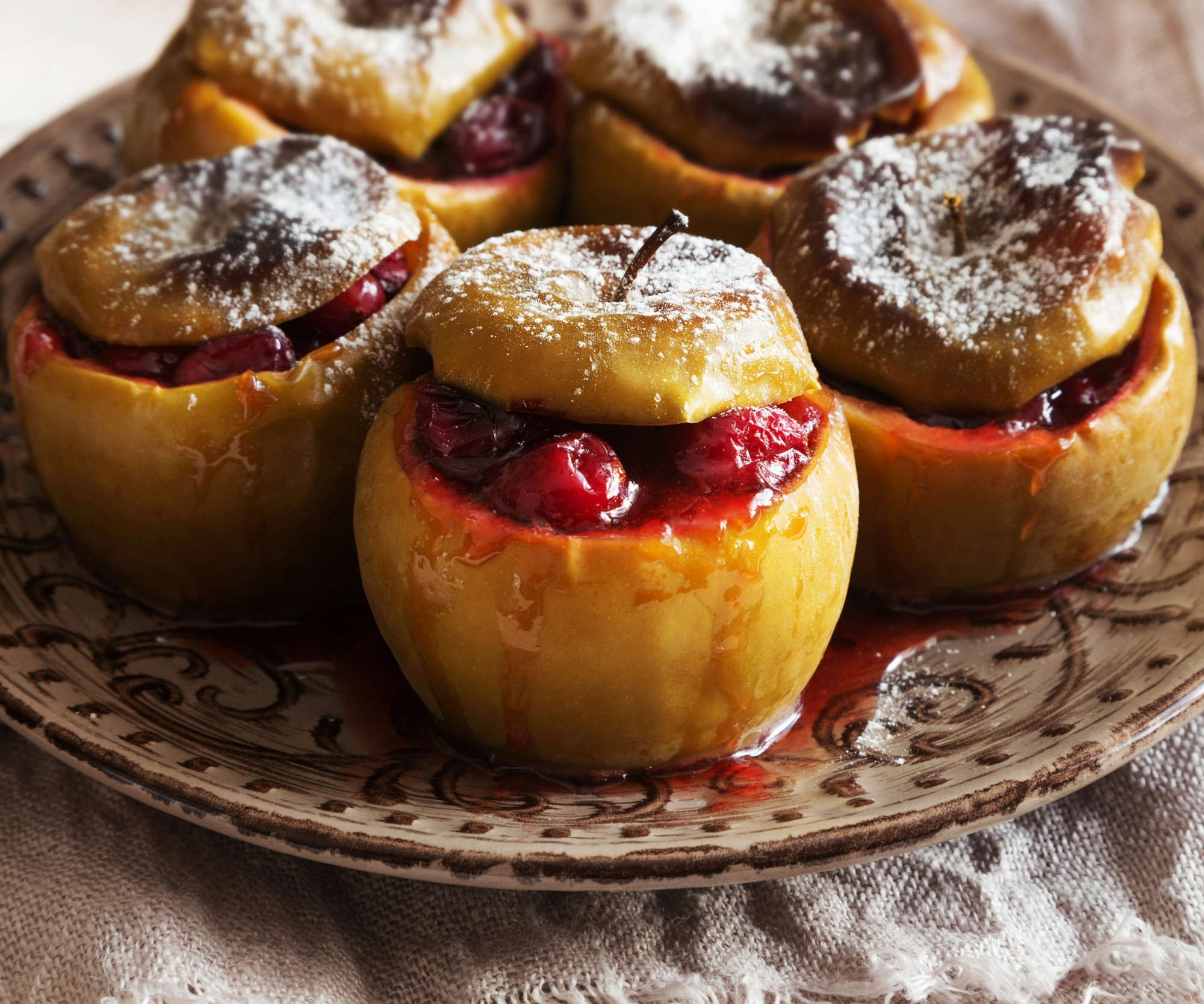 Pommes Au Four Pommes Au Four, Garnies Au Miel, Pistaches Et Noix