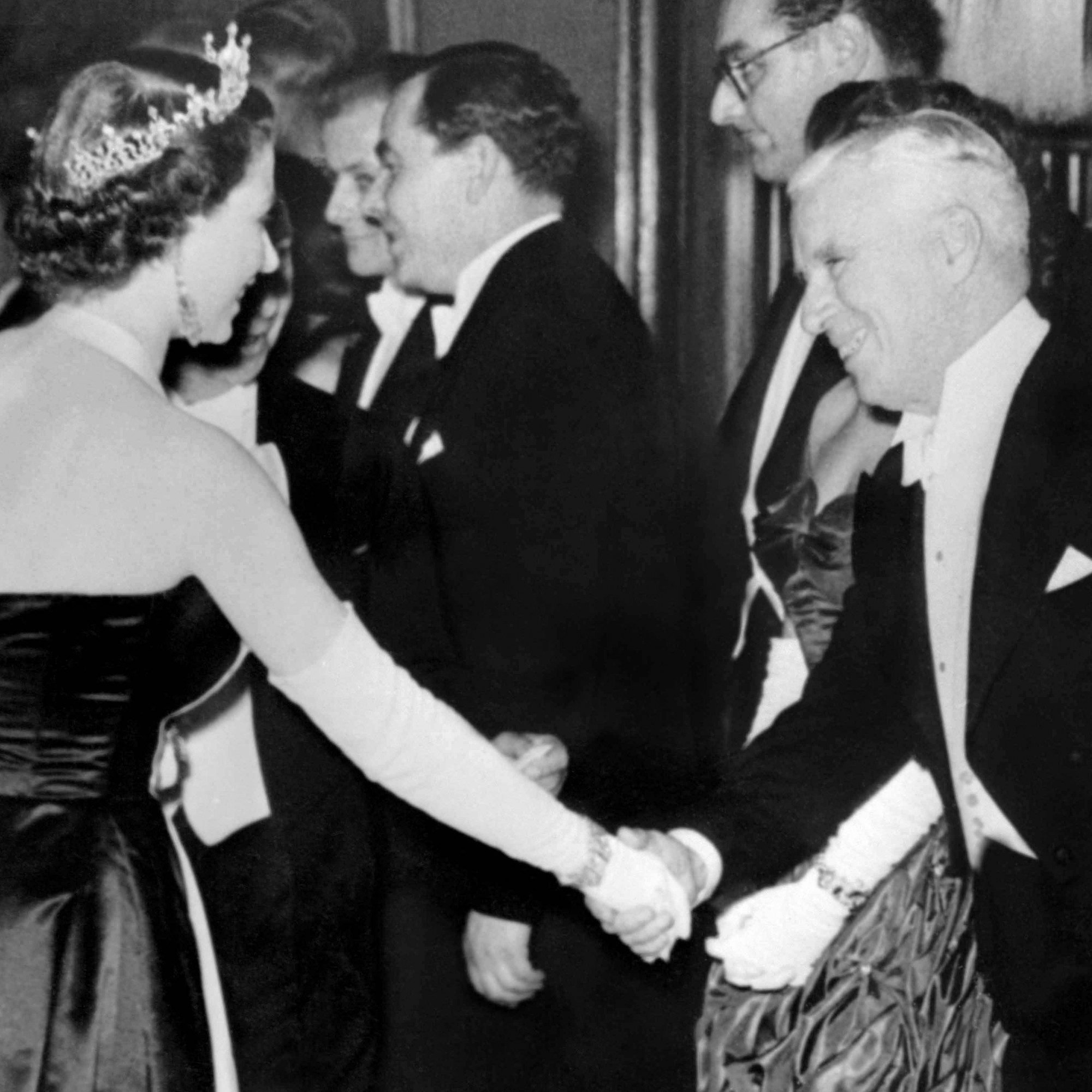 Charlie Chaplin : pourquoi son anoblissement par Elizabeth II était si important