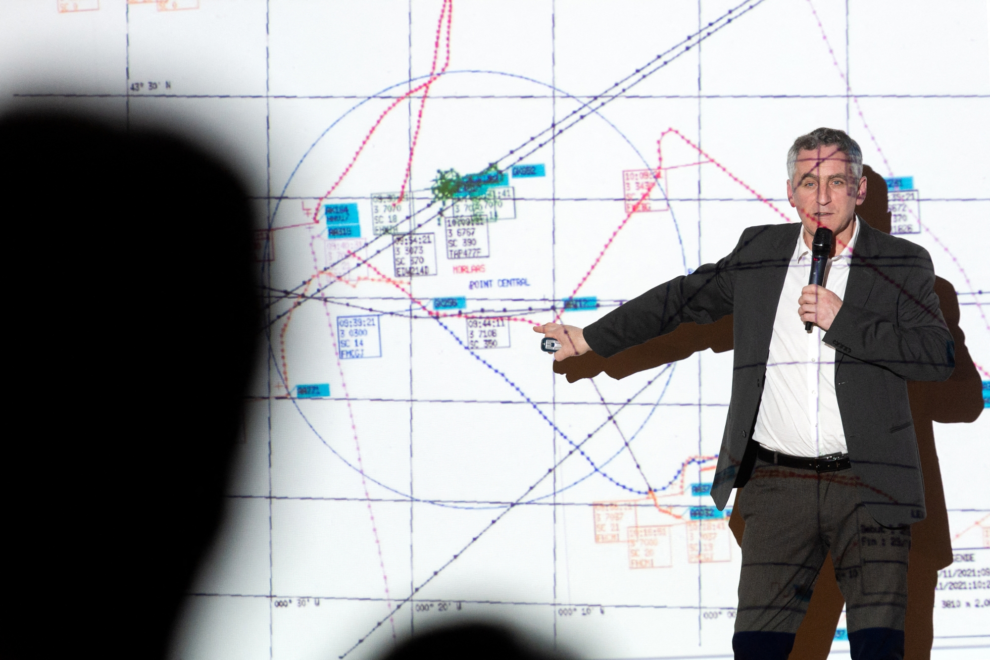 OVNI : "On a jamais décelé la présence d'extraterrestres", assure le ...