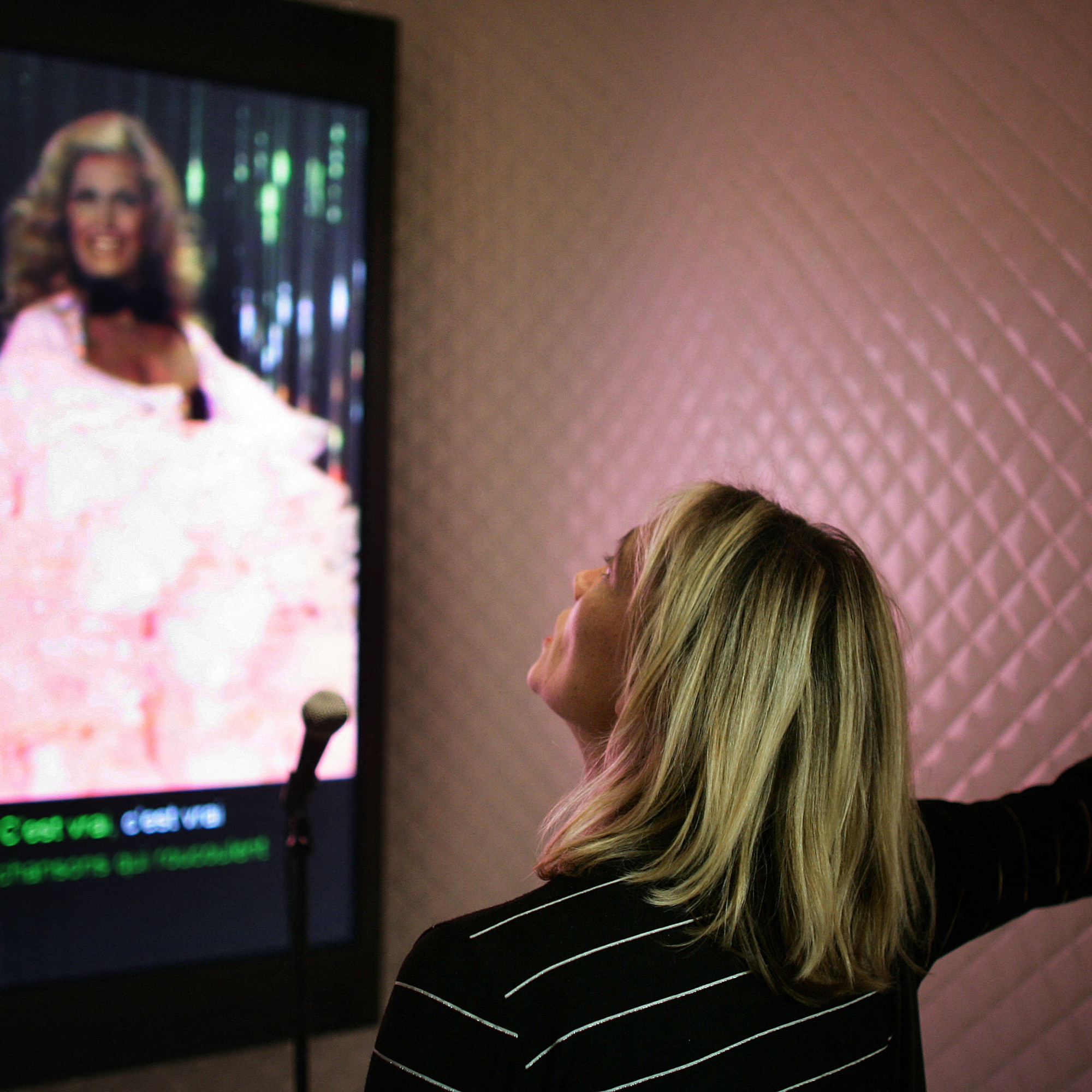 Pourquoi une moquerie est à l'origine de l'invention du karaoké