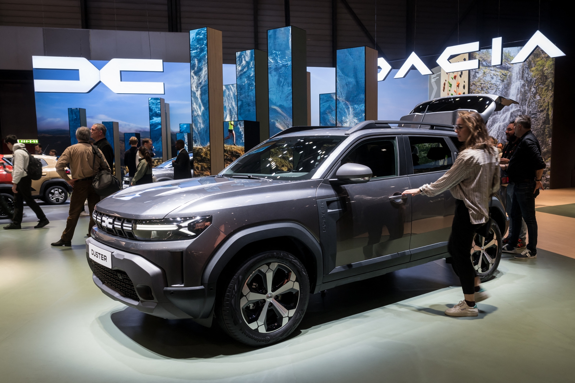 Auto : à bord du nouveau modèle Duster de Dacia, star des SUV pas cher