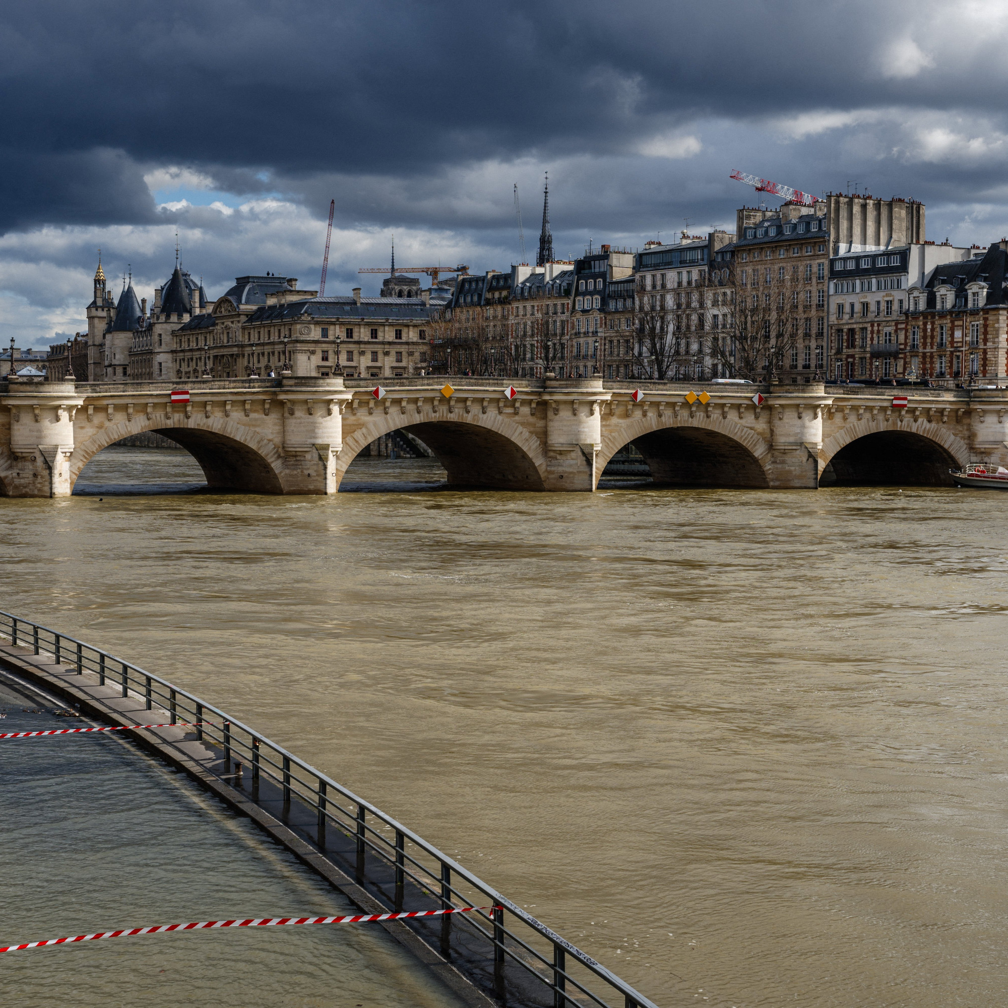 Paris : le Pont-Neuf va être transformé "en grotte" par JR en 2025