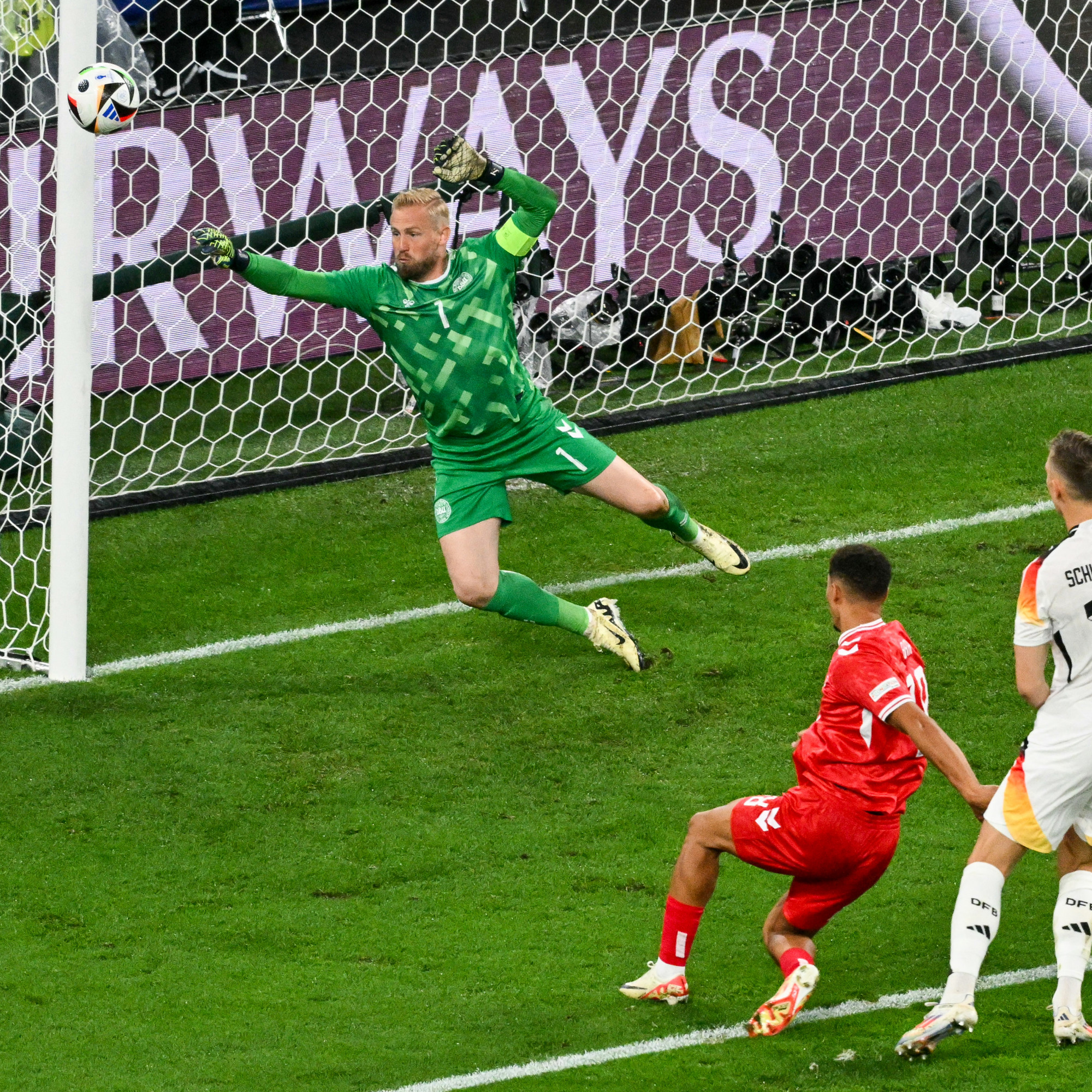 Euro 2024 : pourquoi les poteaux de football sont-ils ronds