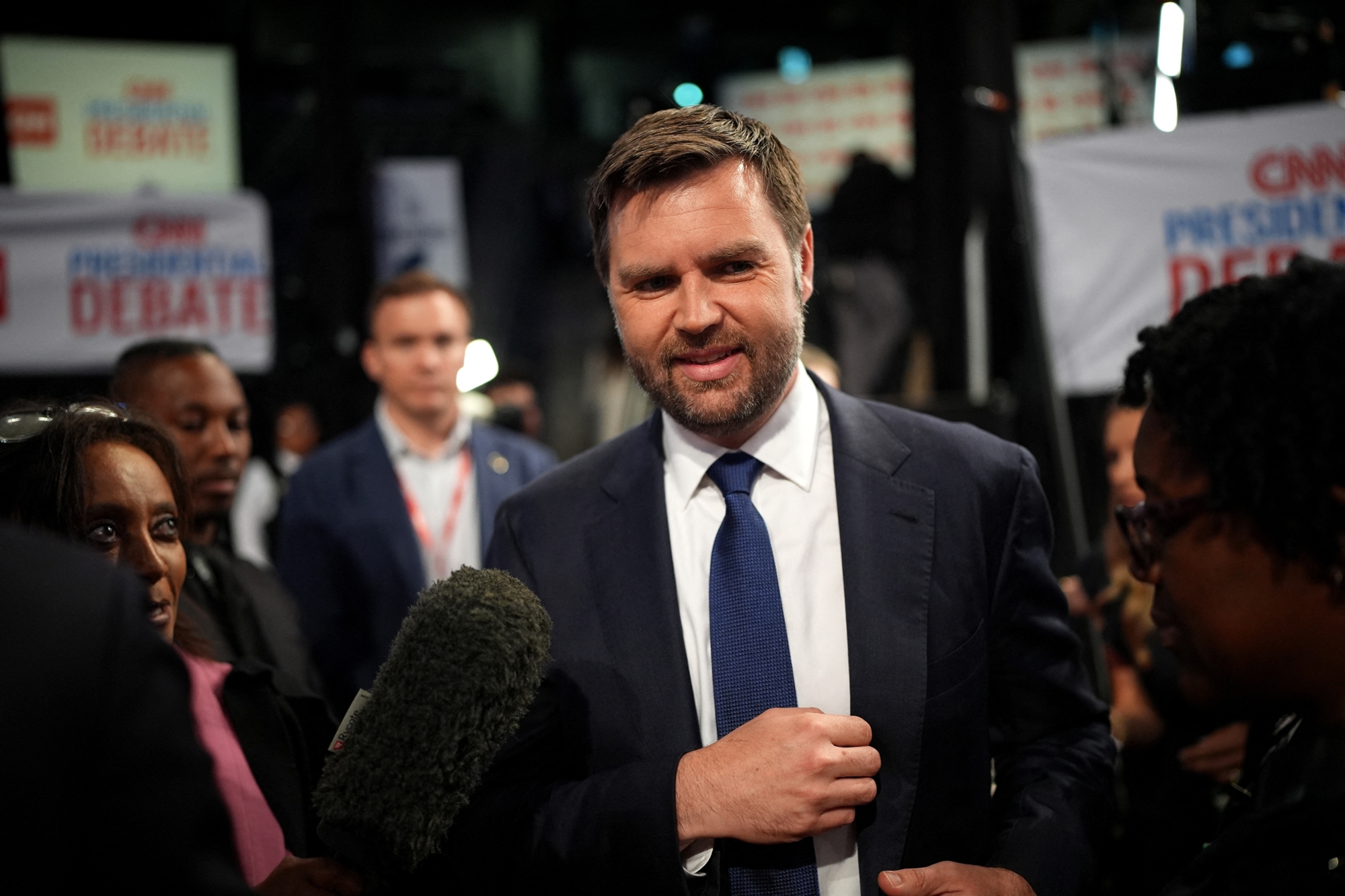 J.D. Vance : qui est ce sénateur sulfureux choisi par Trump pour le poste de vice-président