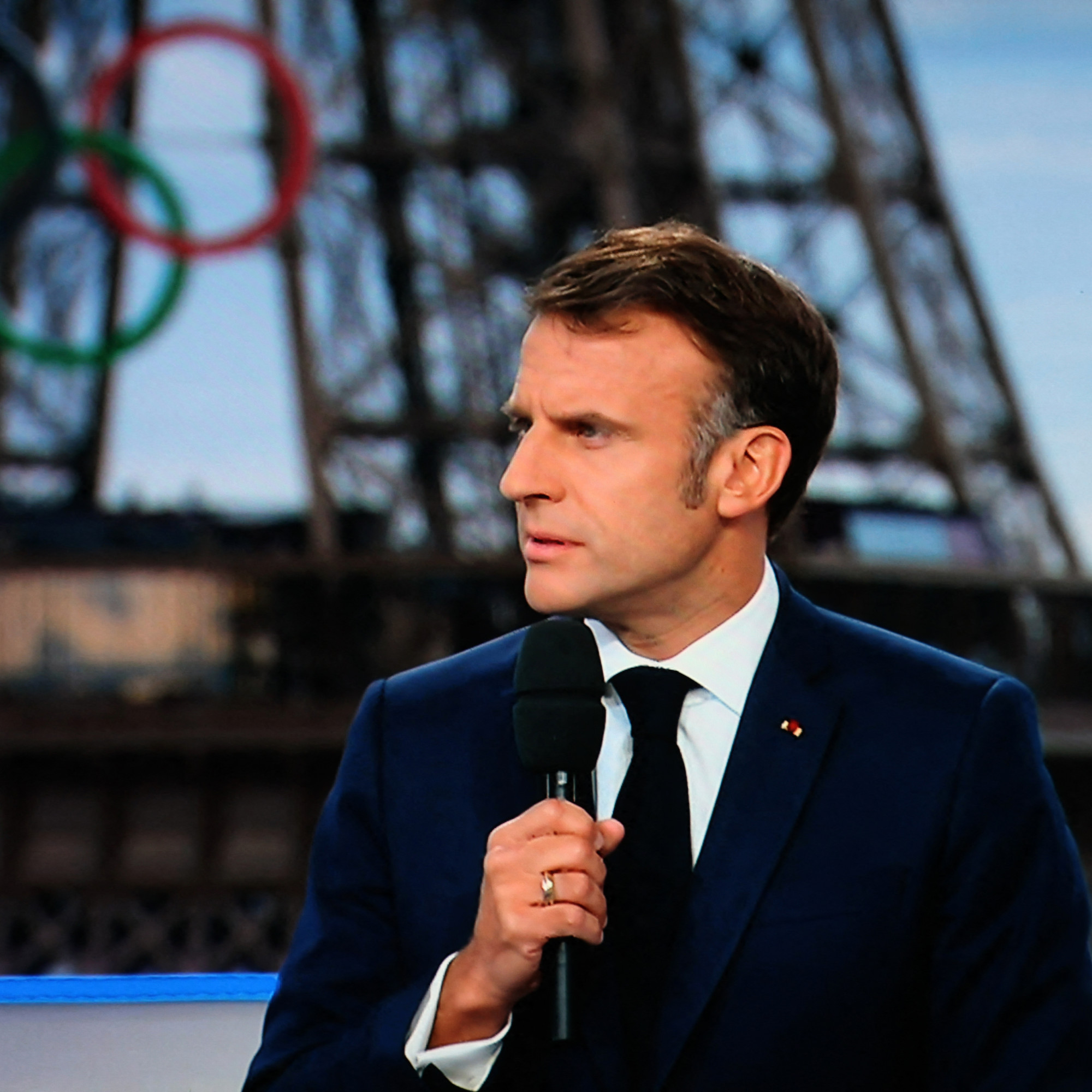 Emmanuel Macron estime que "le Nouveau front populaire n'a pas de majorité, quelle qu'elle soit"
