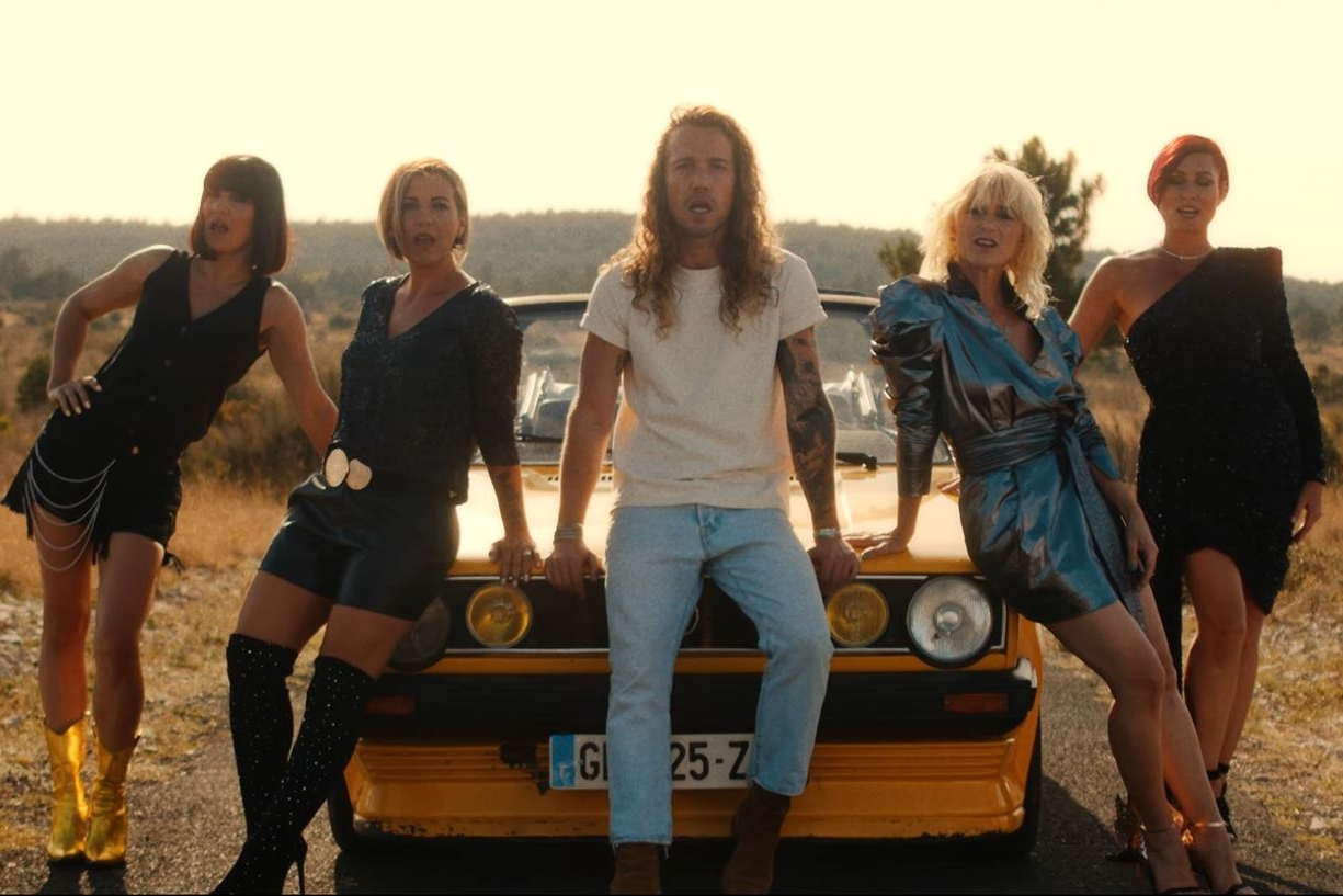 VIDÉO - Julien Doré reprend le tube des L5 "Toutes les femmes de ta vie ...