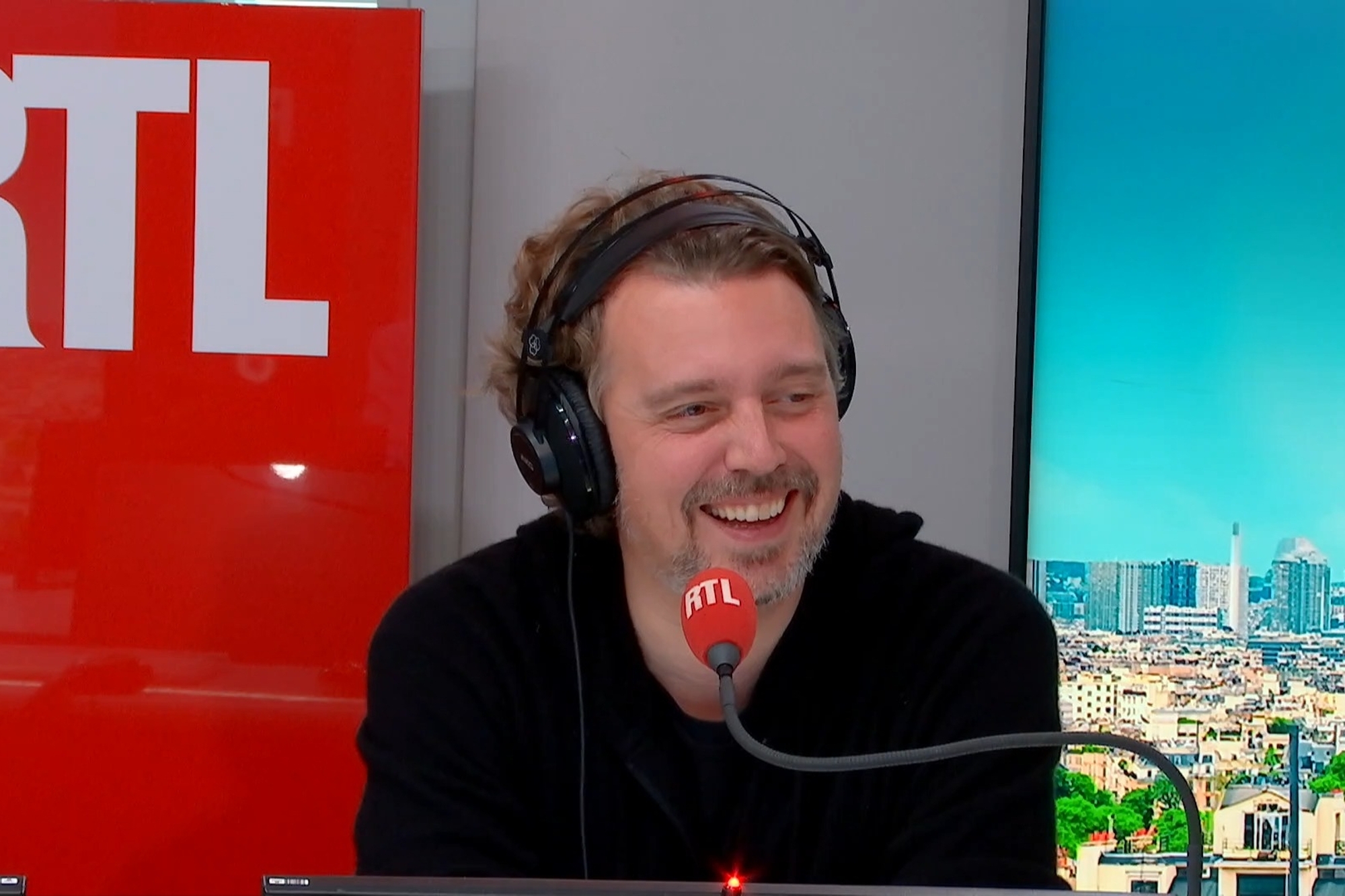 INVITÉ RTL - Alex Vizorek sur son rôle dans "RTL Matin" : "L'humour ...