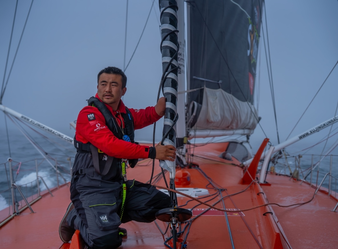 Vendée Globe : amputé du bras gauche, le Chinois Jingkun Xu au départ ...