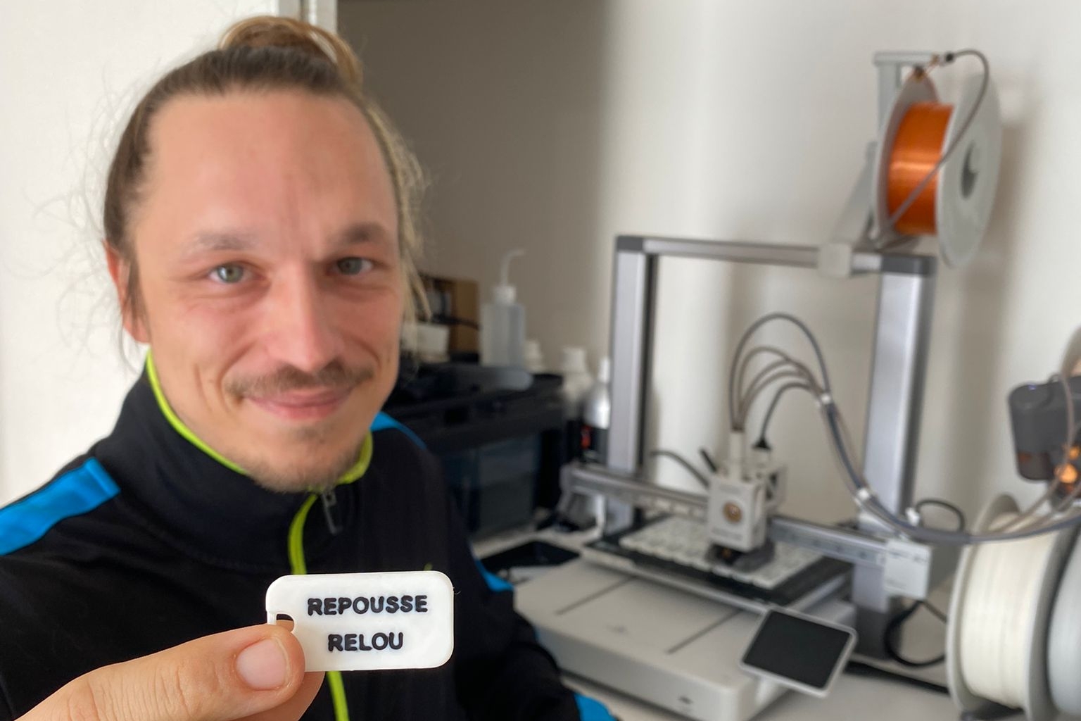 Harcèlement de rue : un jeune inventeur fait fureur avec son sifflet ...