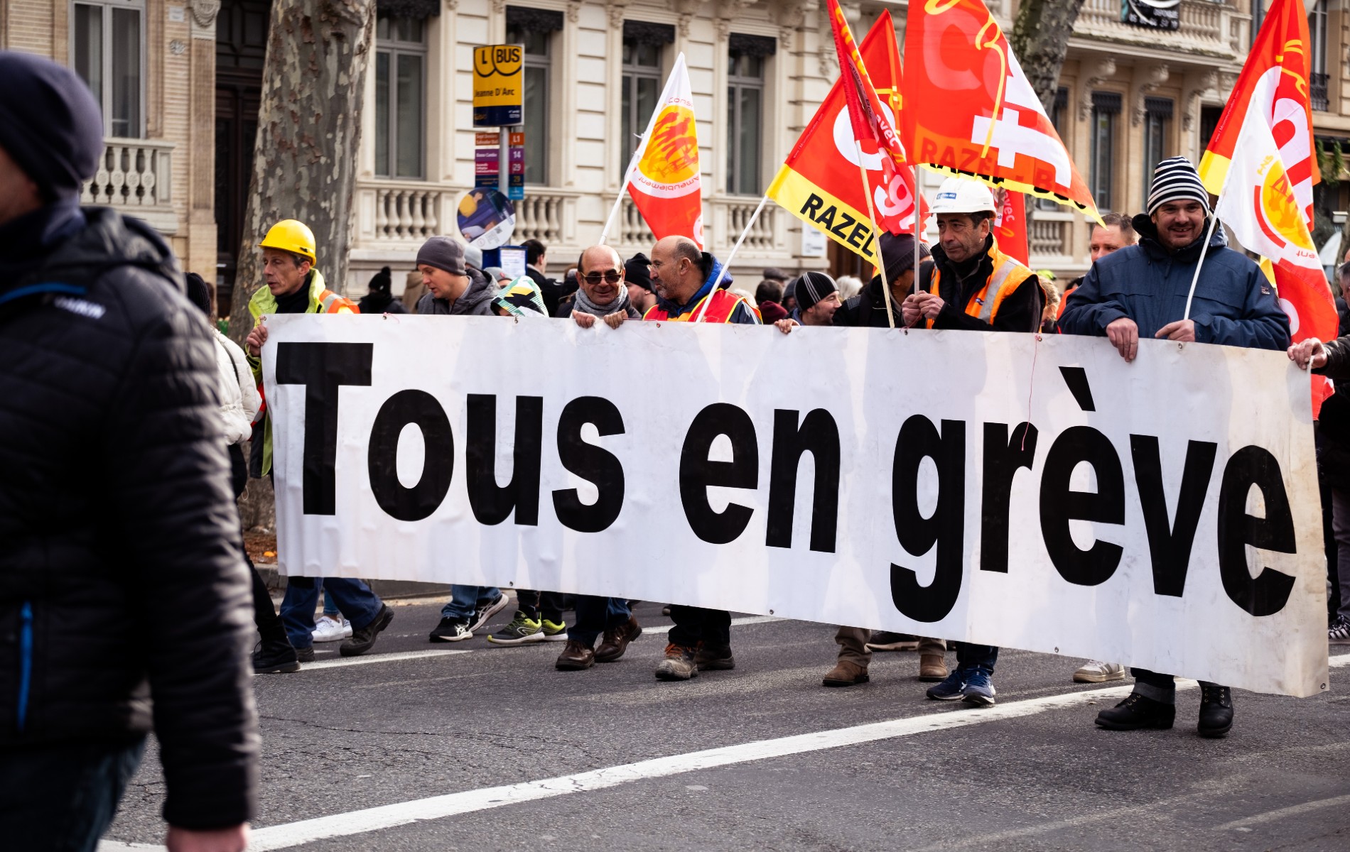 Grèves dans les transports, écoles, pharmacies ... Vers une journée ...