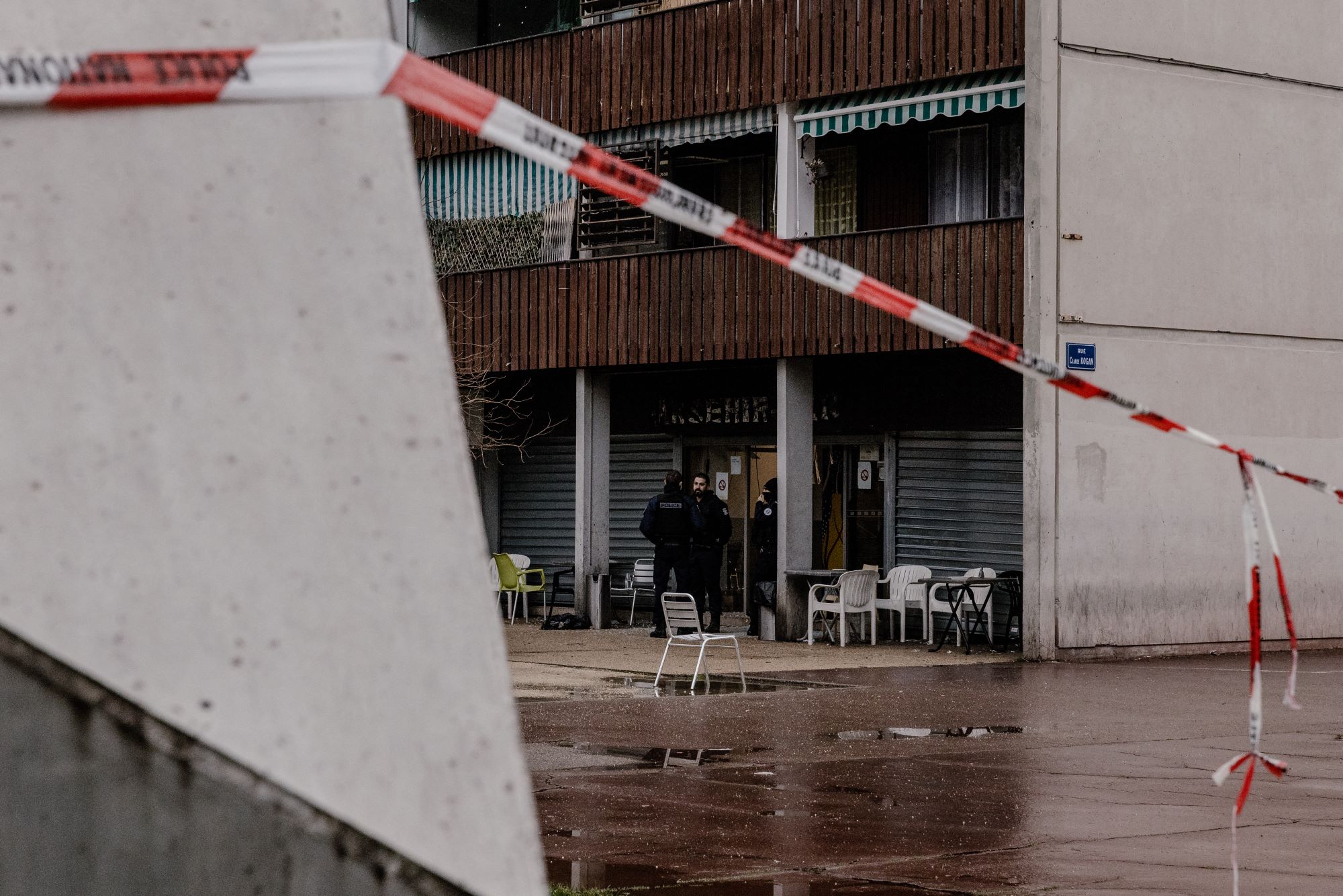 Les infos de 12h30 - Grenoble : 15 personnes blessées par une grenade ...