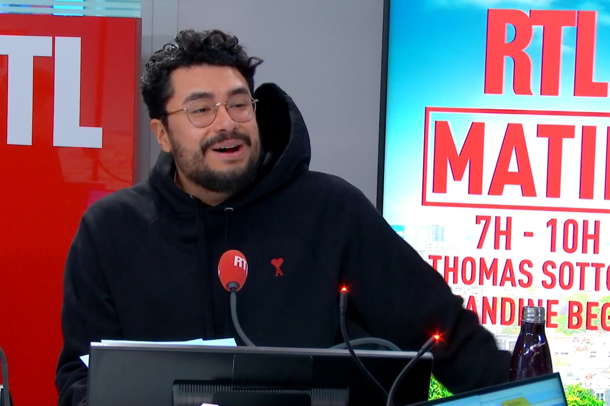 VIDÉO - Clément Charton : "Vous avez dansé avec Aya Nakamura, faisant de vous le gendarme le ...