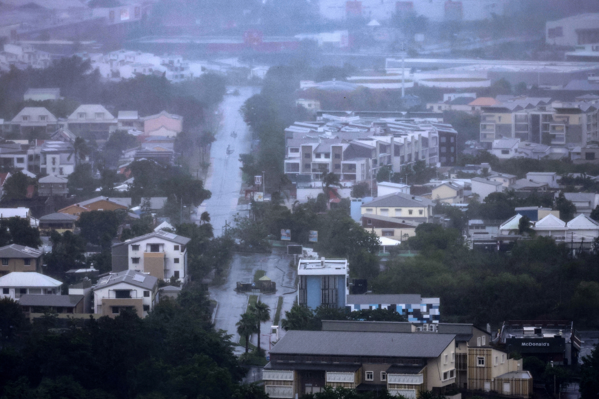 VIDÉOS - La Réunion : les images impressionnantes de l’île balayée par ...