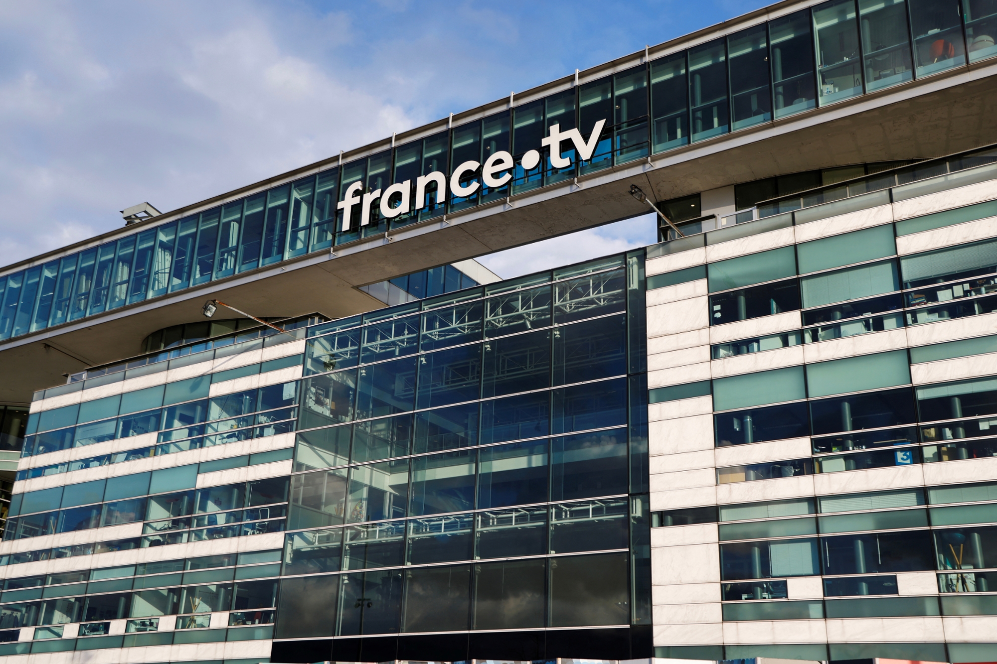Les logos des chaînes de France Télévisions remplacés par "france.tv ...