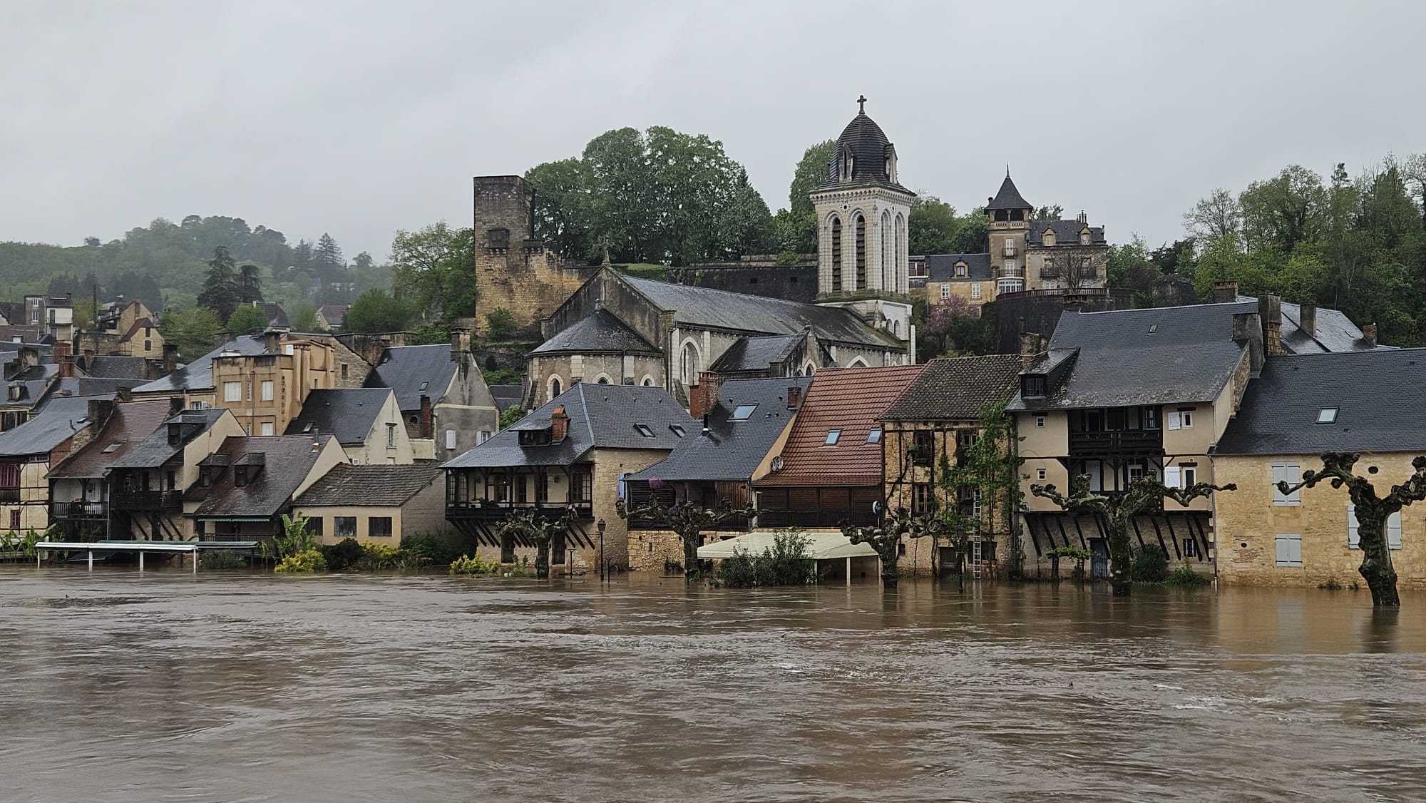 Dordogne : touchée par les inondations, la ville de Montignac-Lascaux reste calme