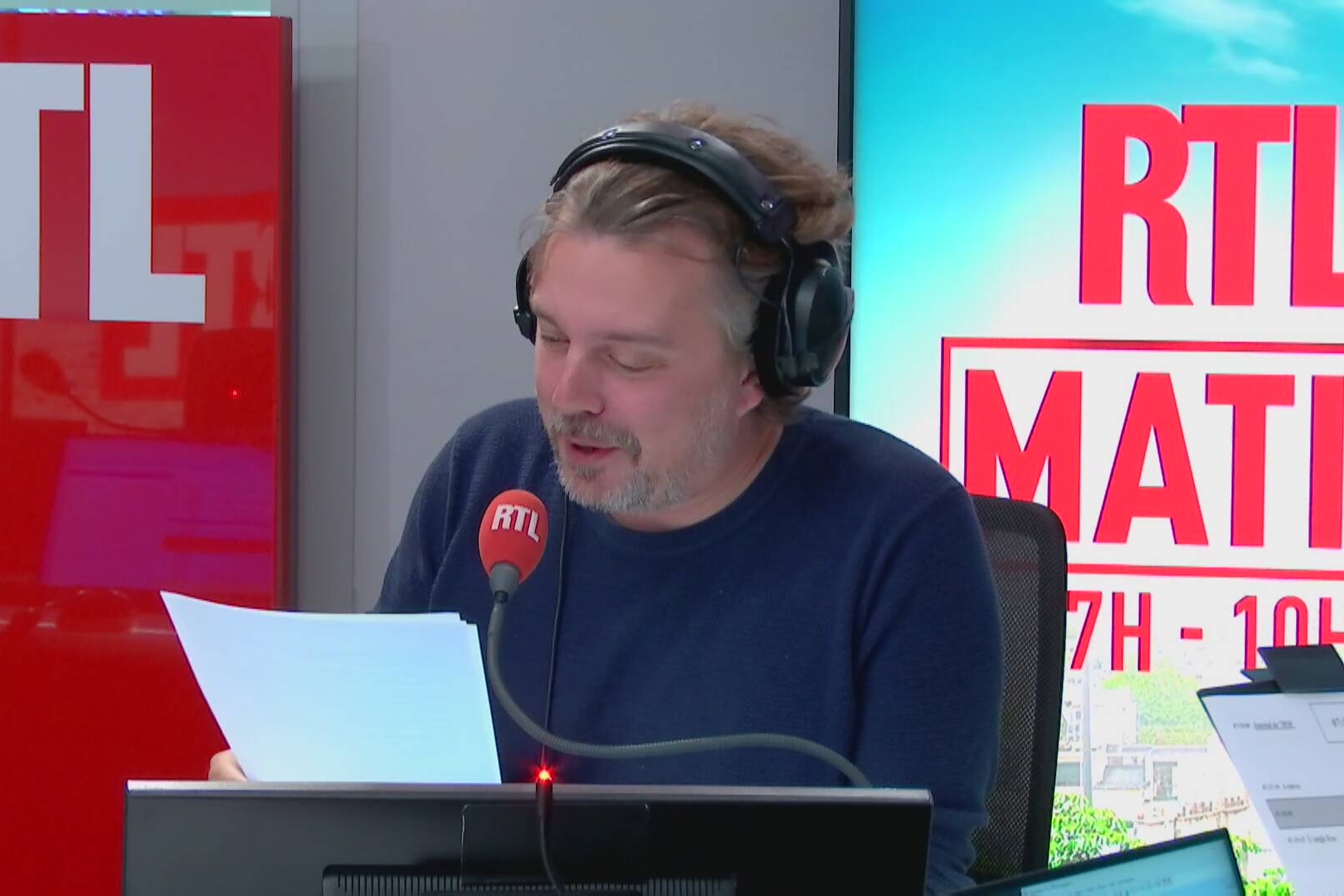 VIDÉO - Alex Vizorek : "Emmanuel Macron va proposer des référendums et ...