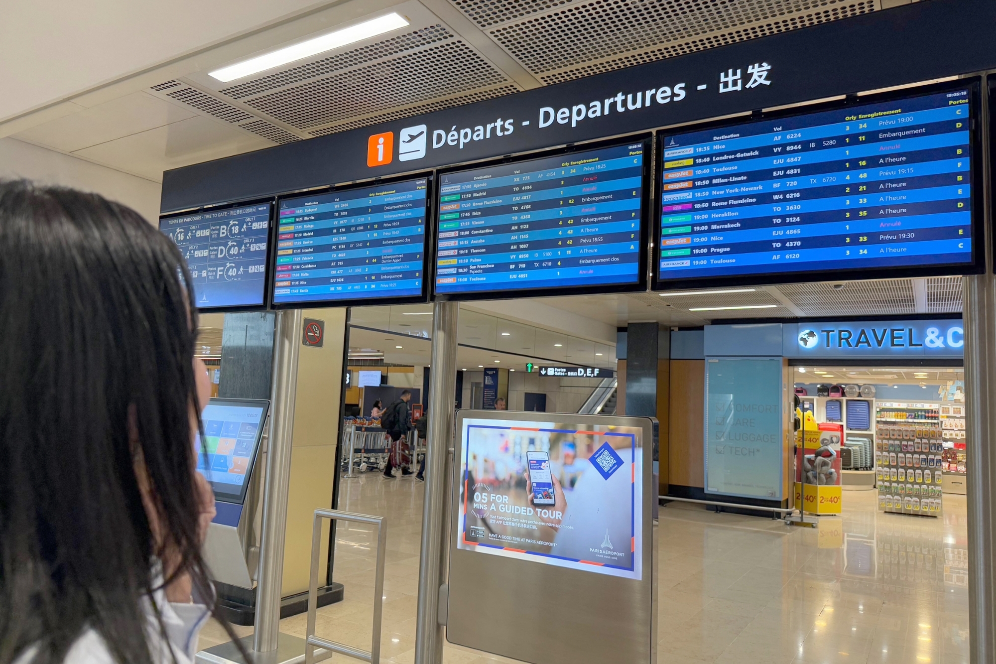 "C'est honteux" : à l'aéroport d'Orly, la colère des voyageurs dont les ...