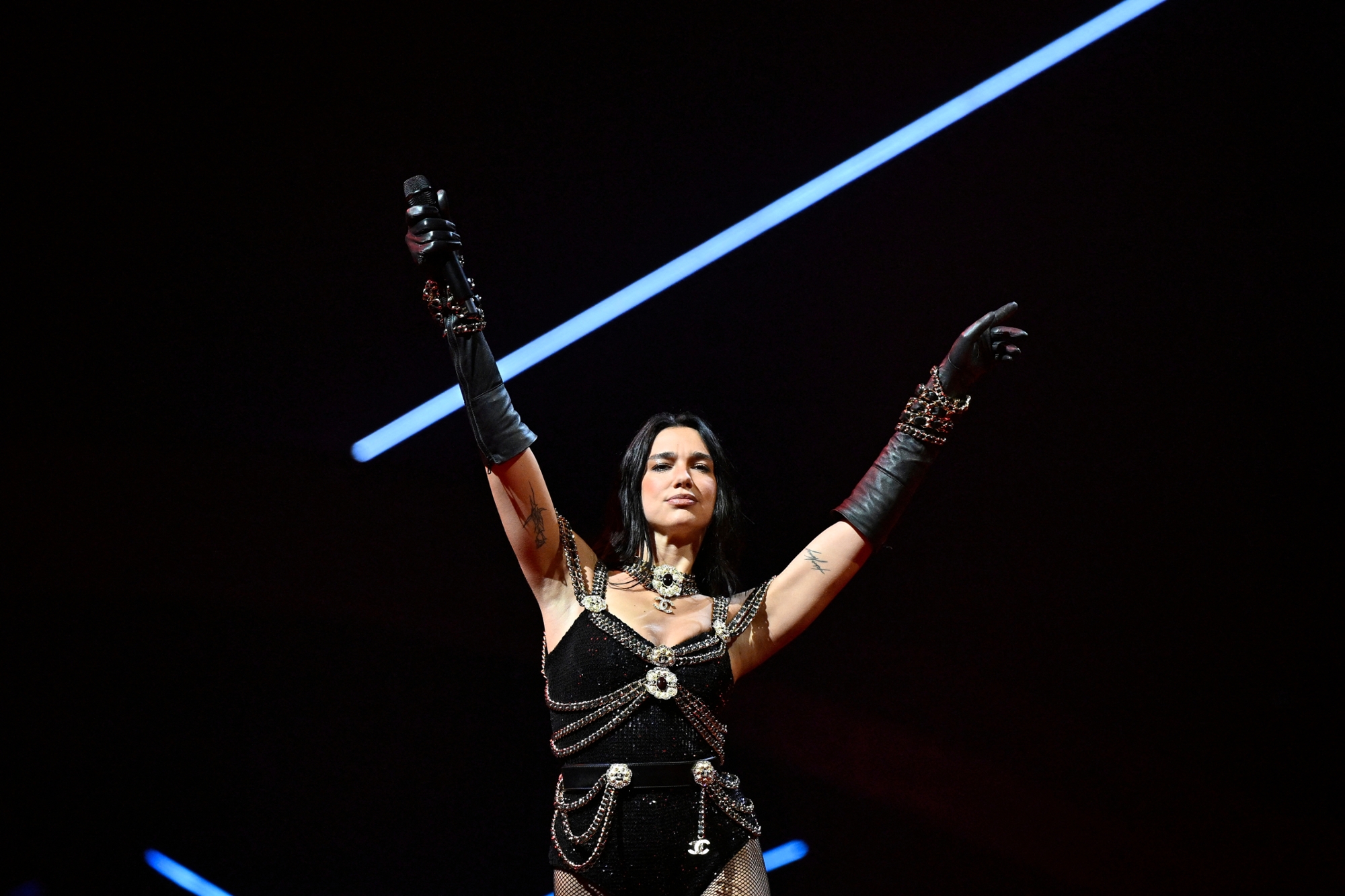 "Je suis tellement reconnaissante" : la popstar Dua Lipa obtient la ...