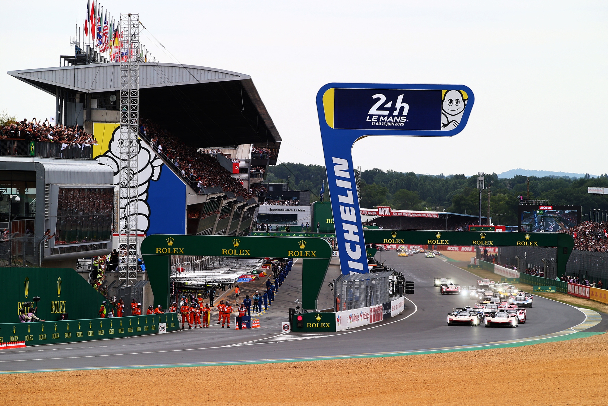 24 Heures du Mans : la course est lancée, Roger Federer a donné le départ