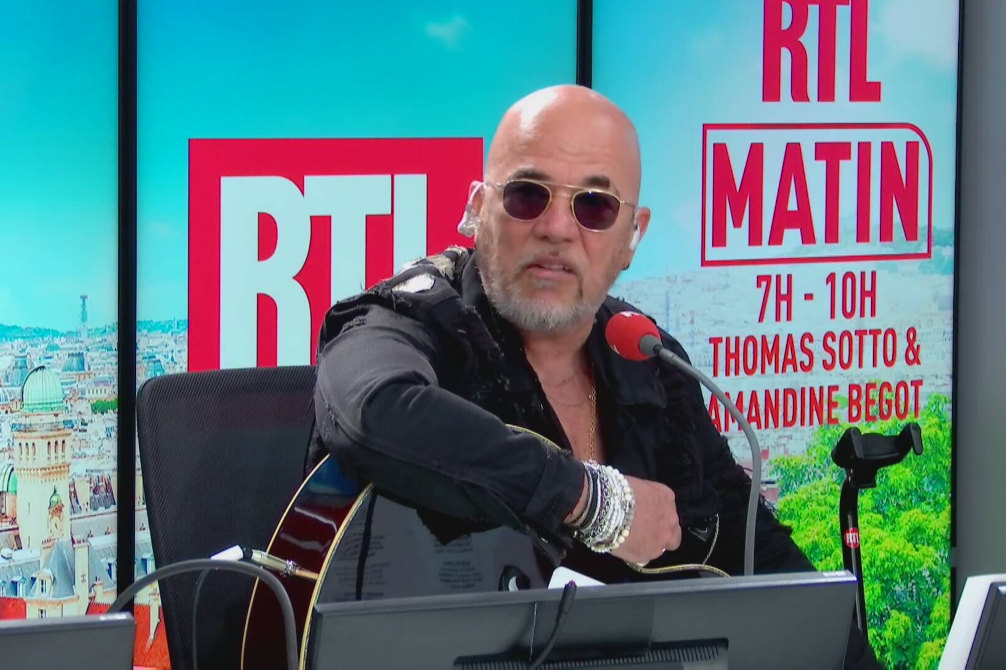 "Appelle-moi Johnny" : Pascal Obispo interprète sa nouvelle chanson en ...