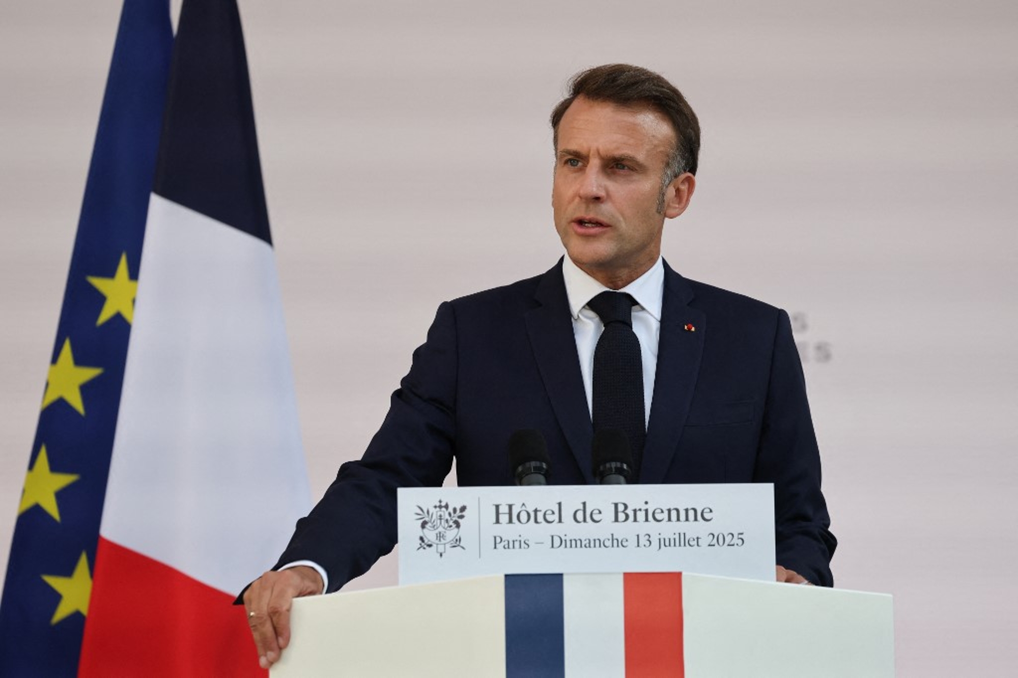 Discours d'Emmanuel Macron aux armées : un budget de 64 milliards d ...