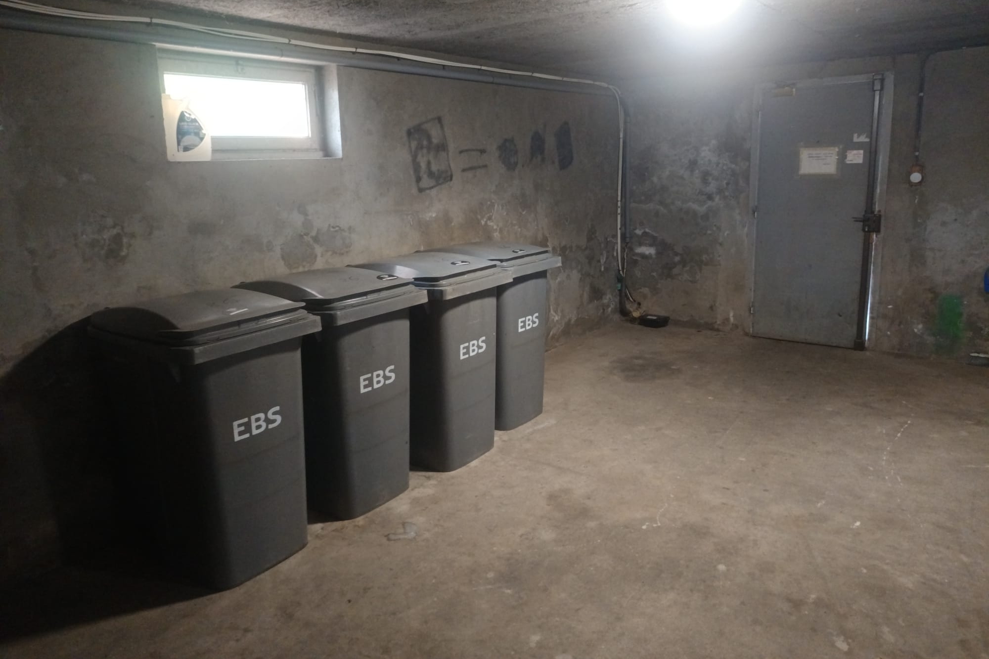 DOCUMENT RTL - Une habitante nous ouvre les portes de la cave dans ...