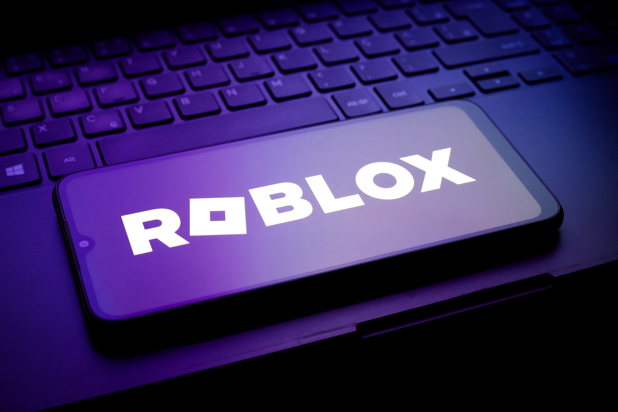 Pourquoi "Roblox", jeu vidéo ultra populaire chez les enfants, va bientôt contrôler l’âge de ses ...