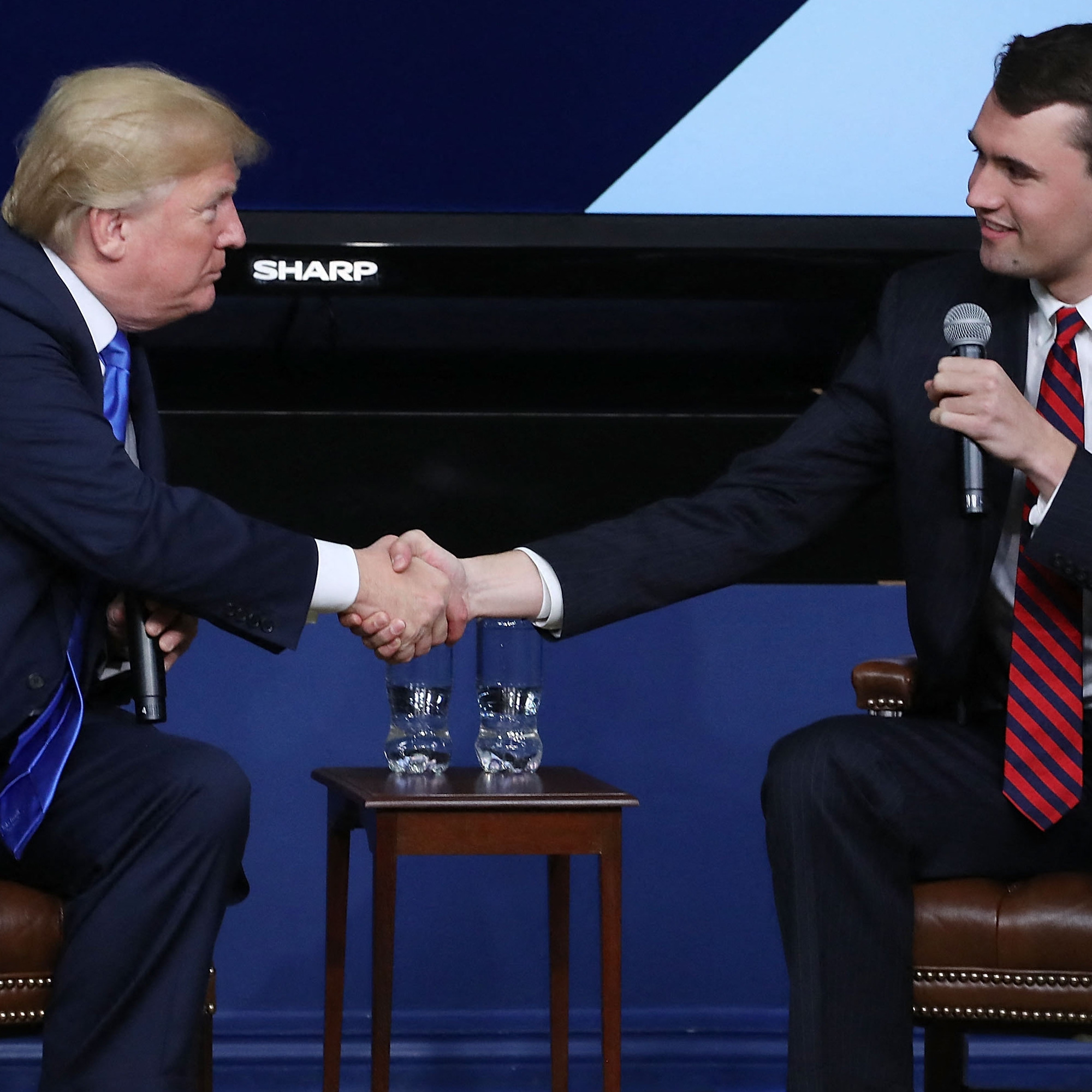 Charlie Kirk, figure de l'extrême droite américaine, blessé par balle ...