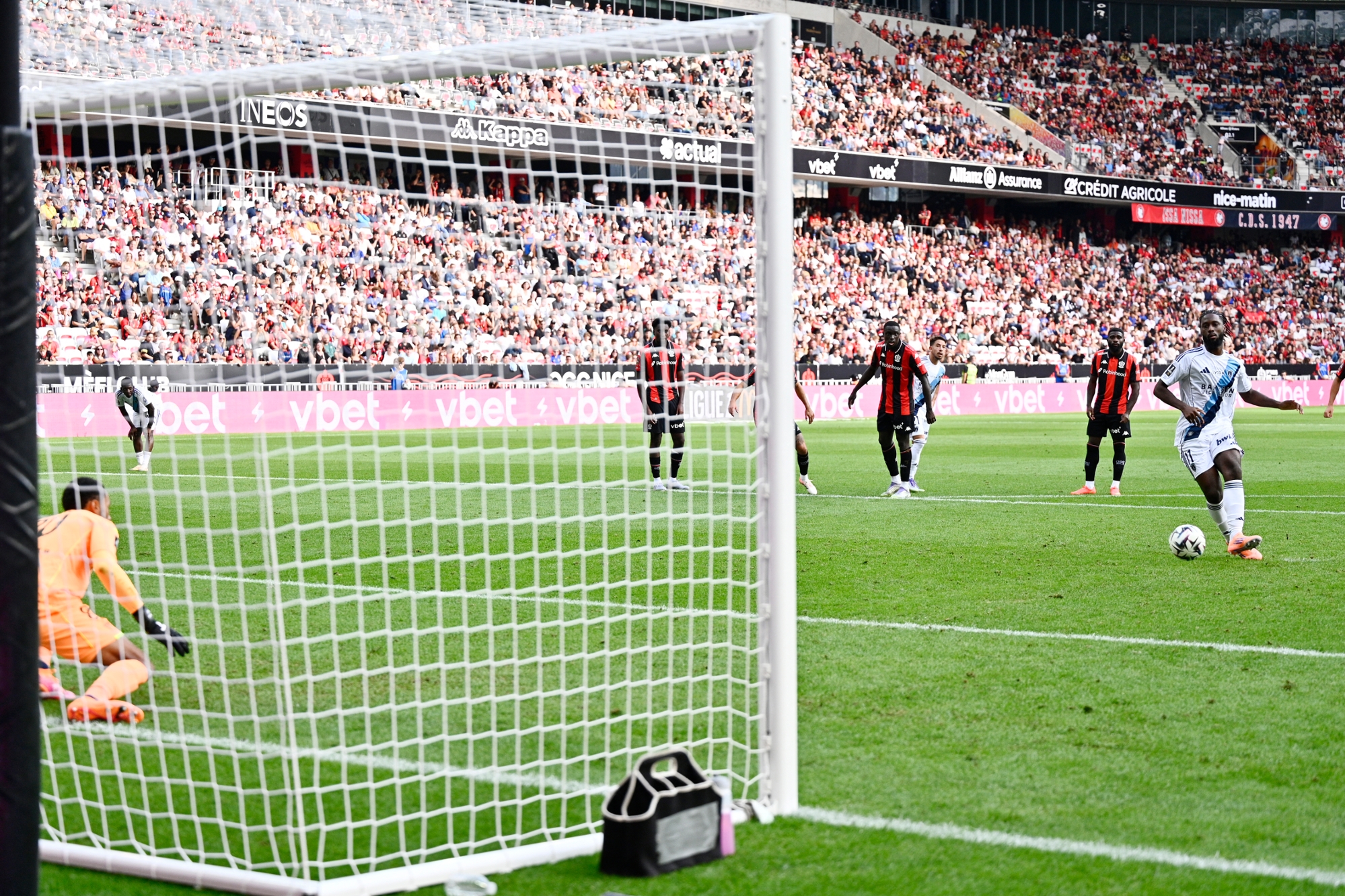 Ligue 1 : Nice-Paris FC brièvement interrompu après des chants homophobes