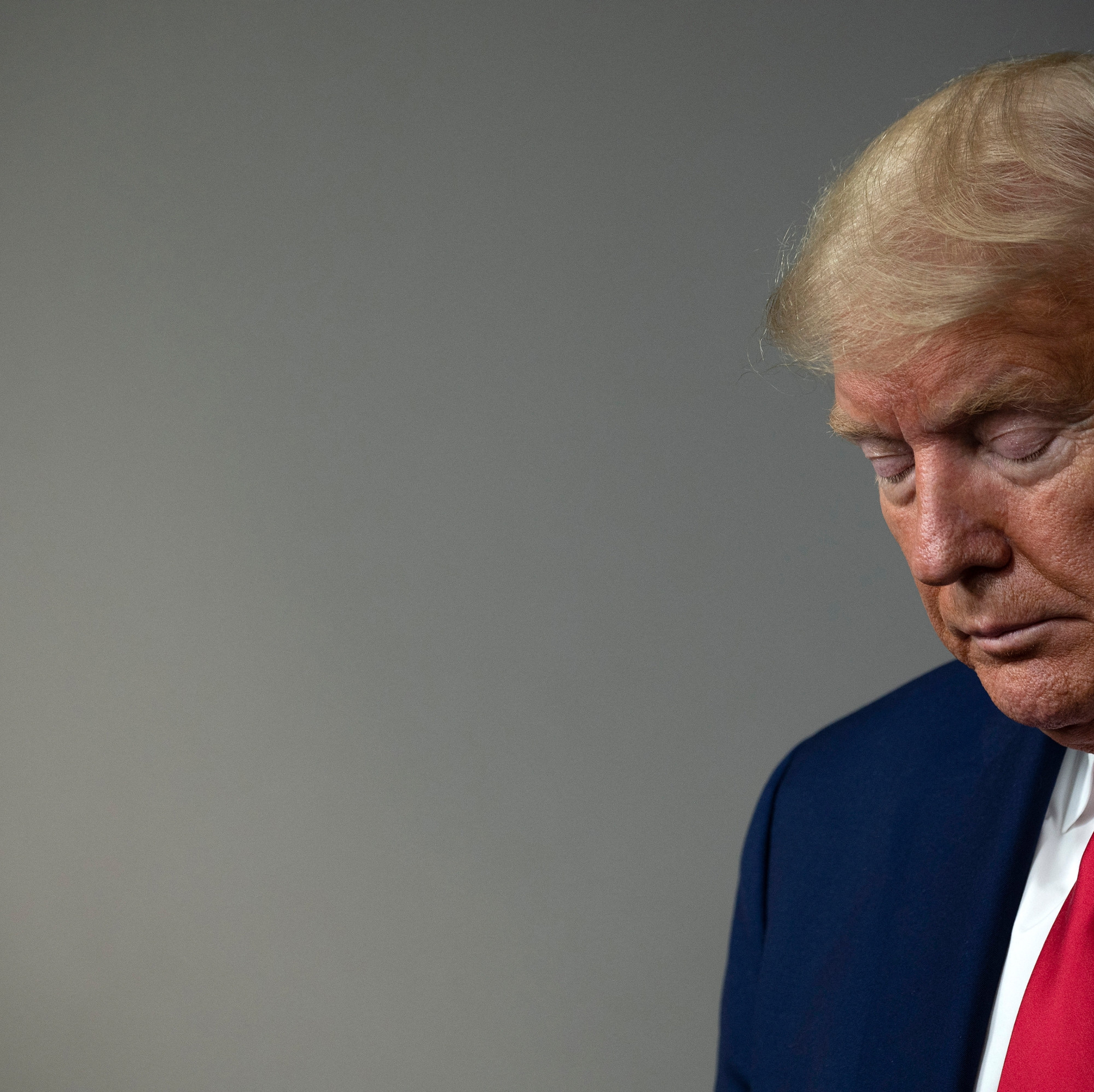 Il ne dort pas, il s'ennuie : Donald Trump explique ses yeux clos en ...