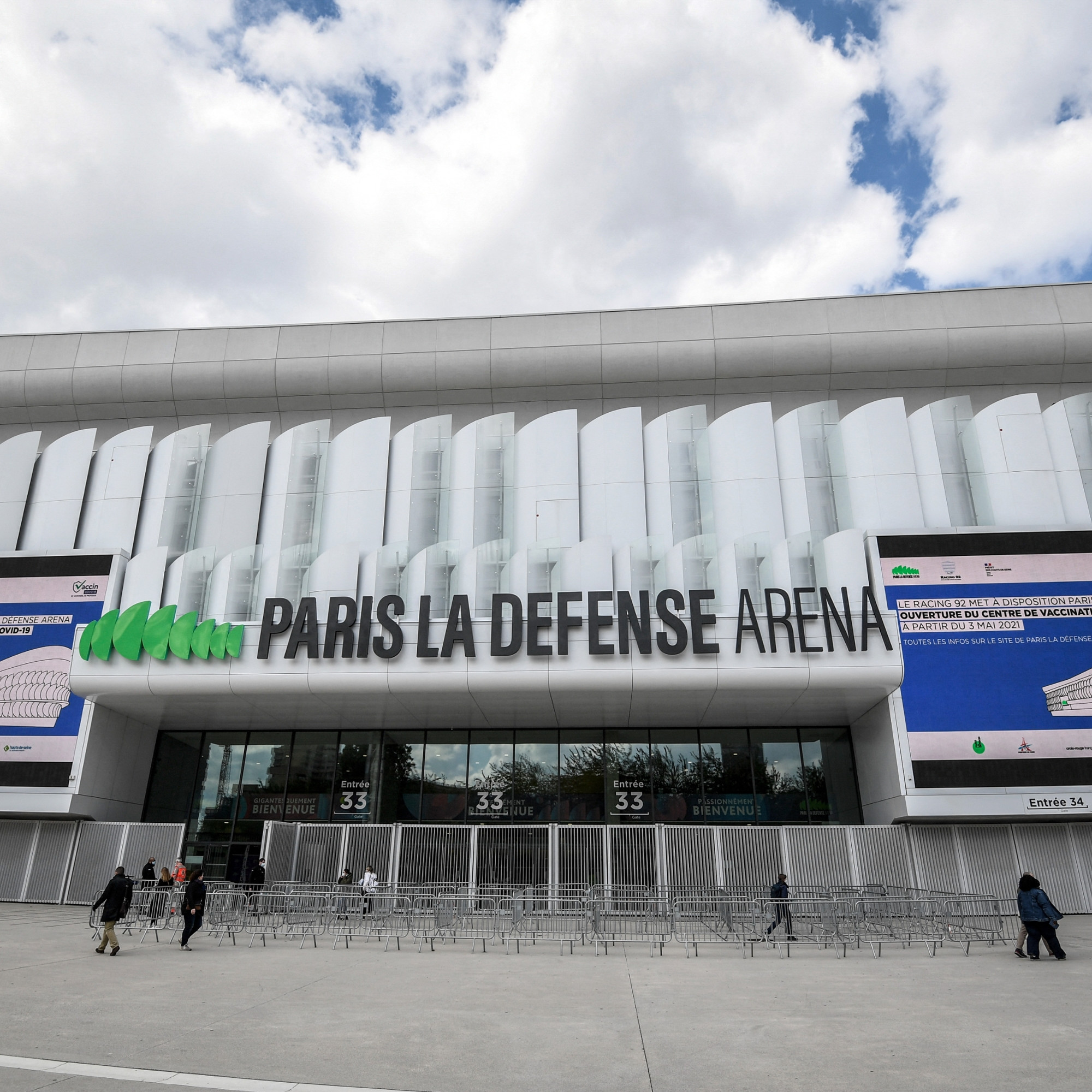 Paris La Défense Arena, plus grande salle couverte d'Europe, renommée ...