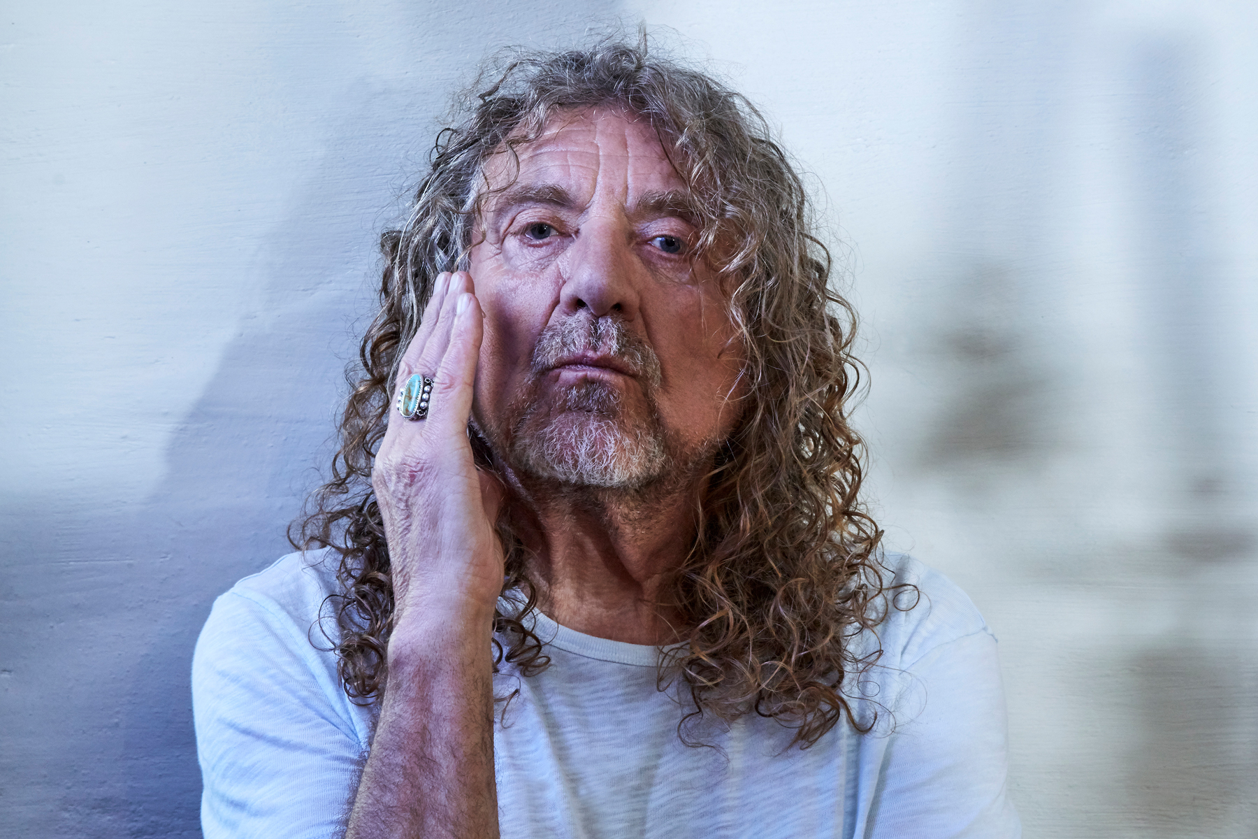 Robert Plant interprète "Stairway To Heaven" pour la première fois en ...