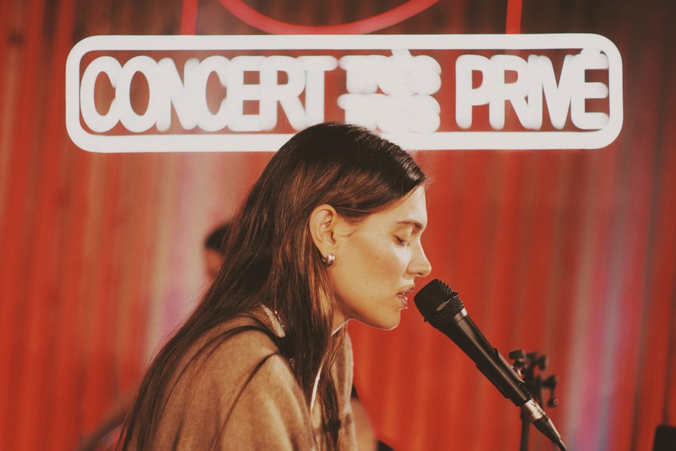 Charlotte Cardin en Concert Très Très Privé RTL2 : une émotion pure sur ...