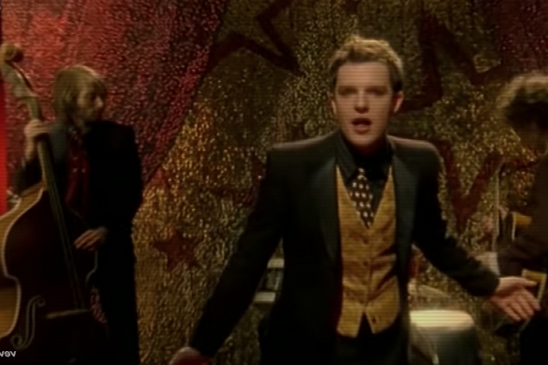 VIDÉO - "Mr. Brightside", le clip cabaret burlesque de The Killers