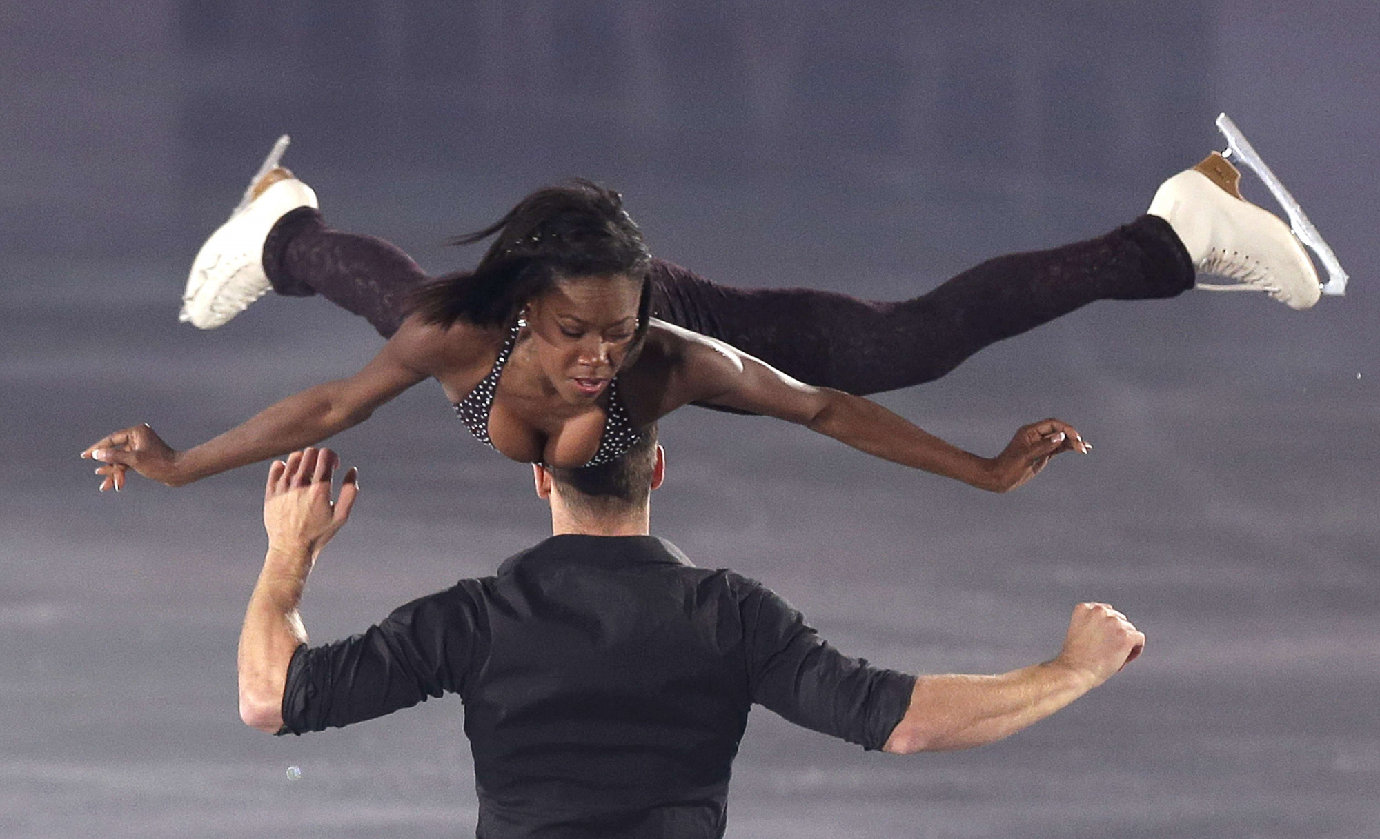 EN IMAGE - Japon : ces patineurs français réalisent une figure ...