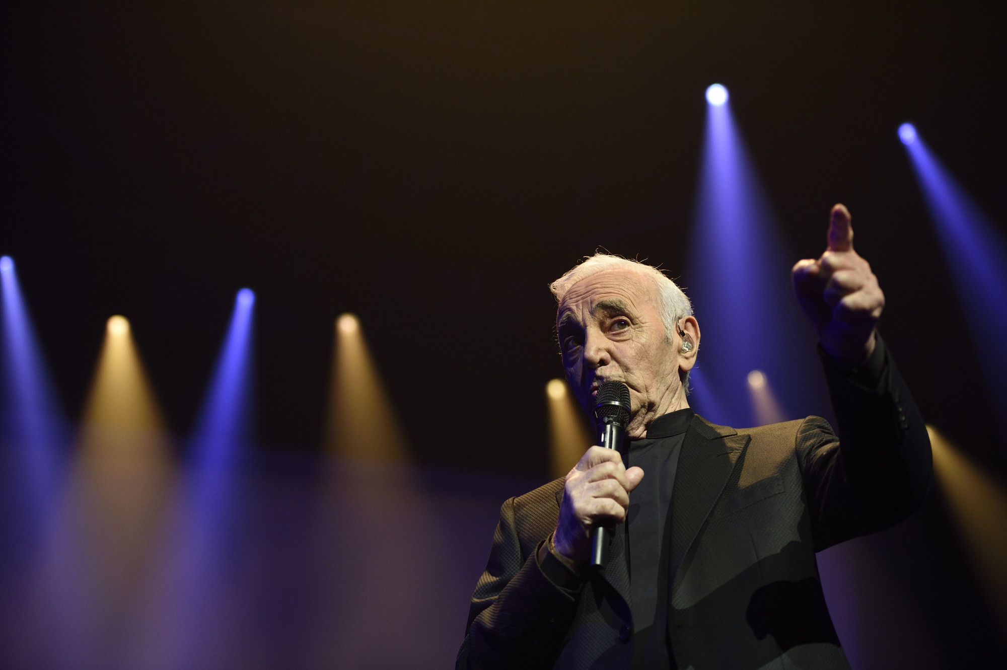 L'incroyable performance de Charles Aznavour, sur scène à 91 ans
