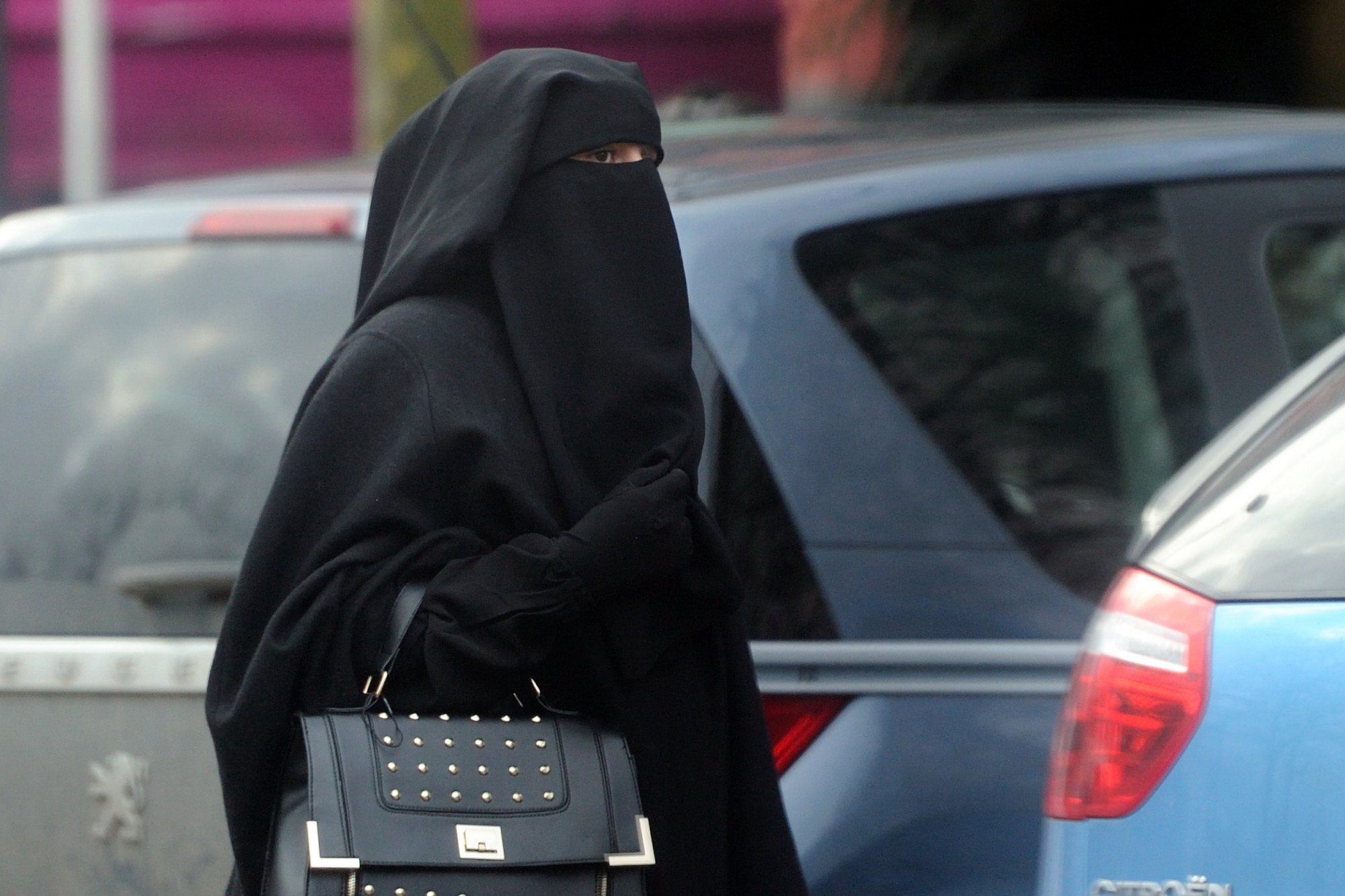 Femme voilée exclue de l'Opéra Bastille : ce que dit la loi