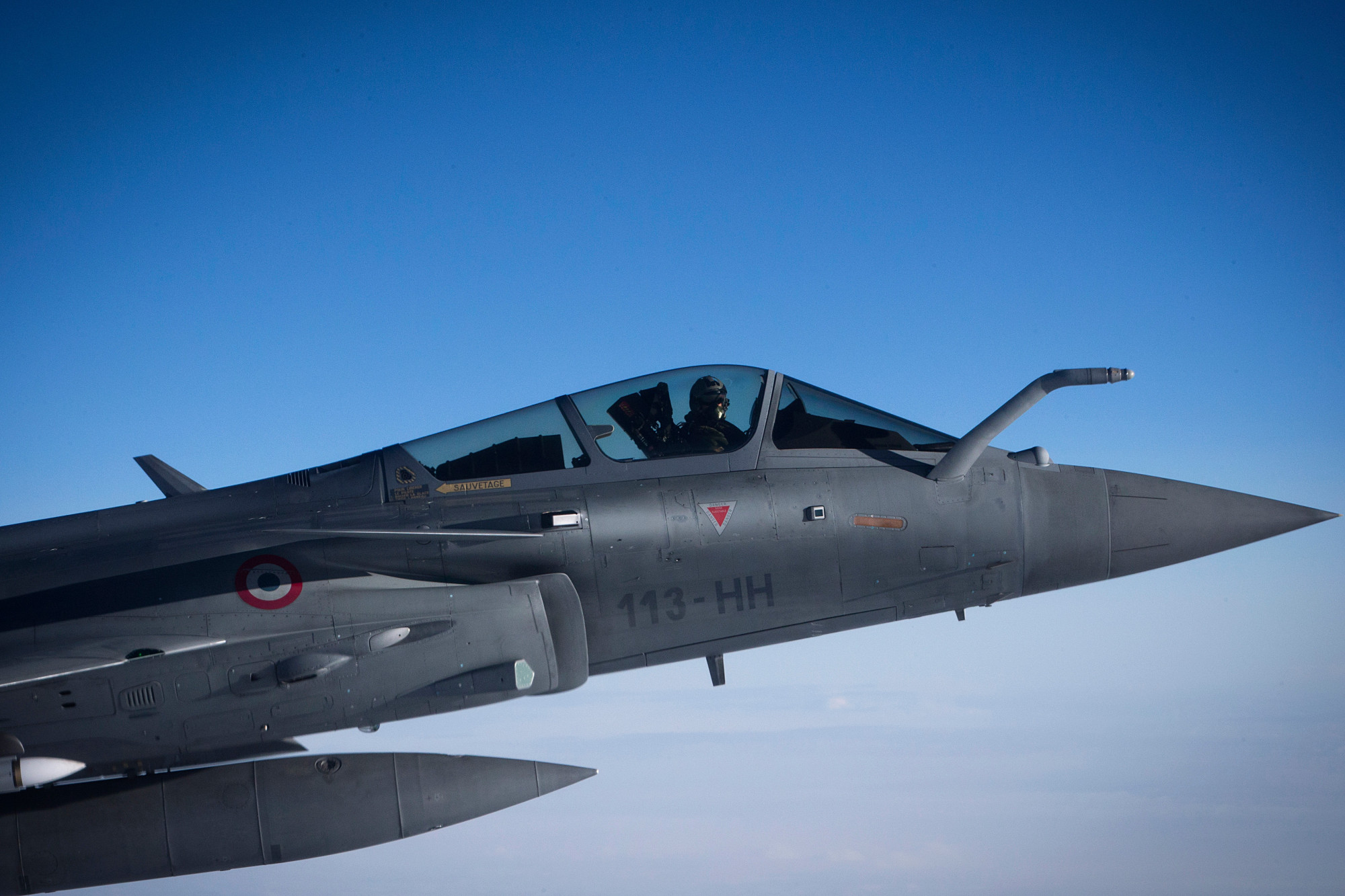 Paris et Le Caire signent le premier contrat à l'export du Rafale dans ...