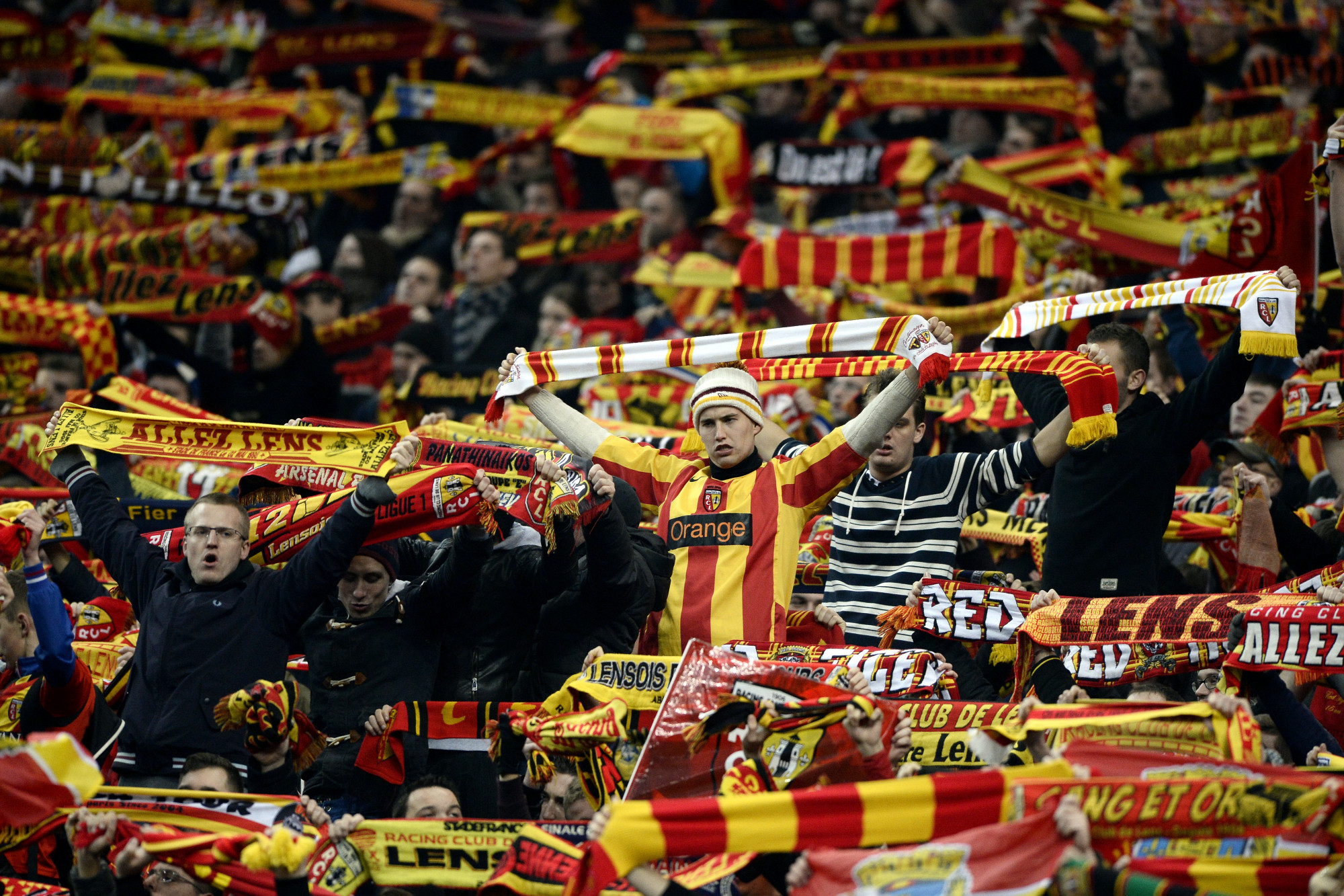 Lens évoluera en Ligue 2 la saison prochaine mais avec des contraintes