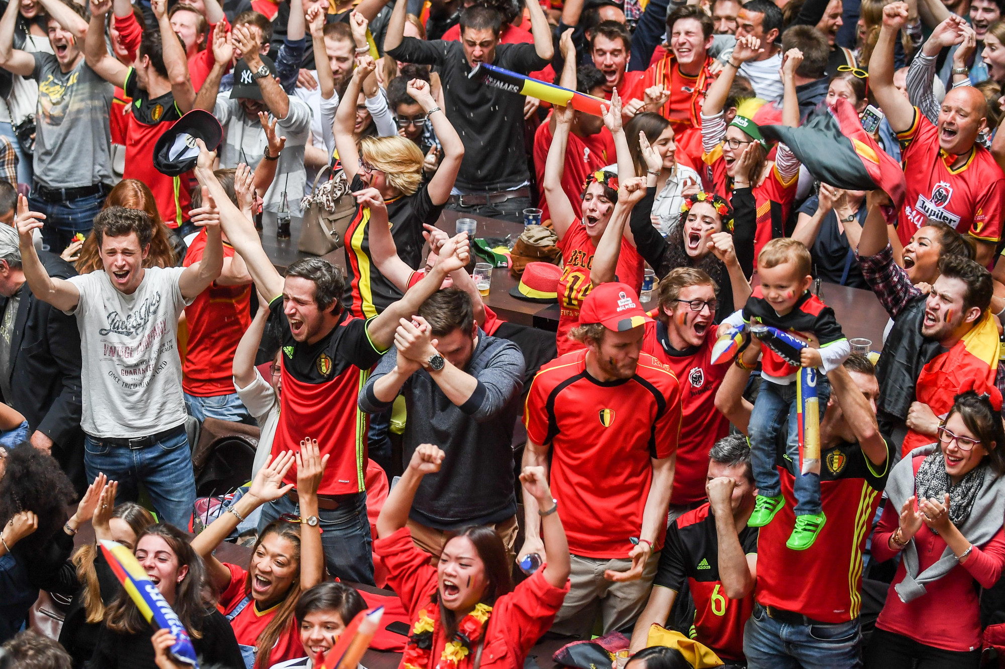 Euro 2016 : avec #AdopteUnBelge, les supporters des Diables Rouges ...