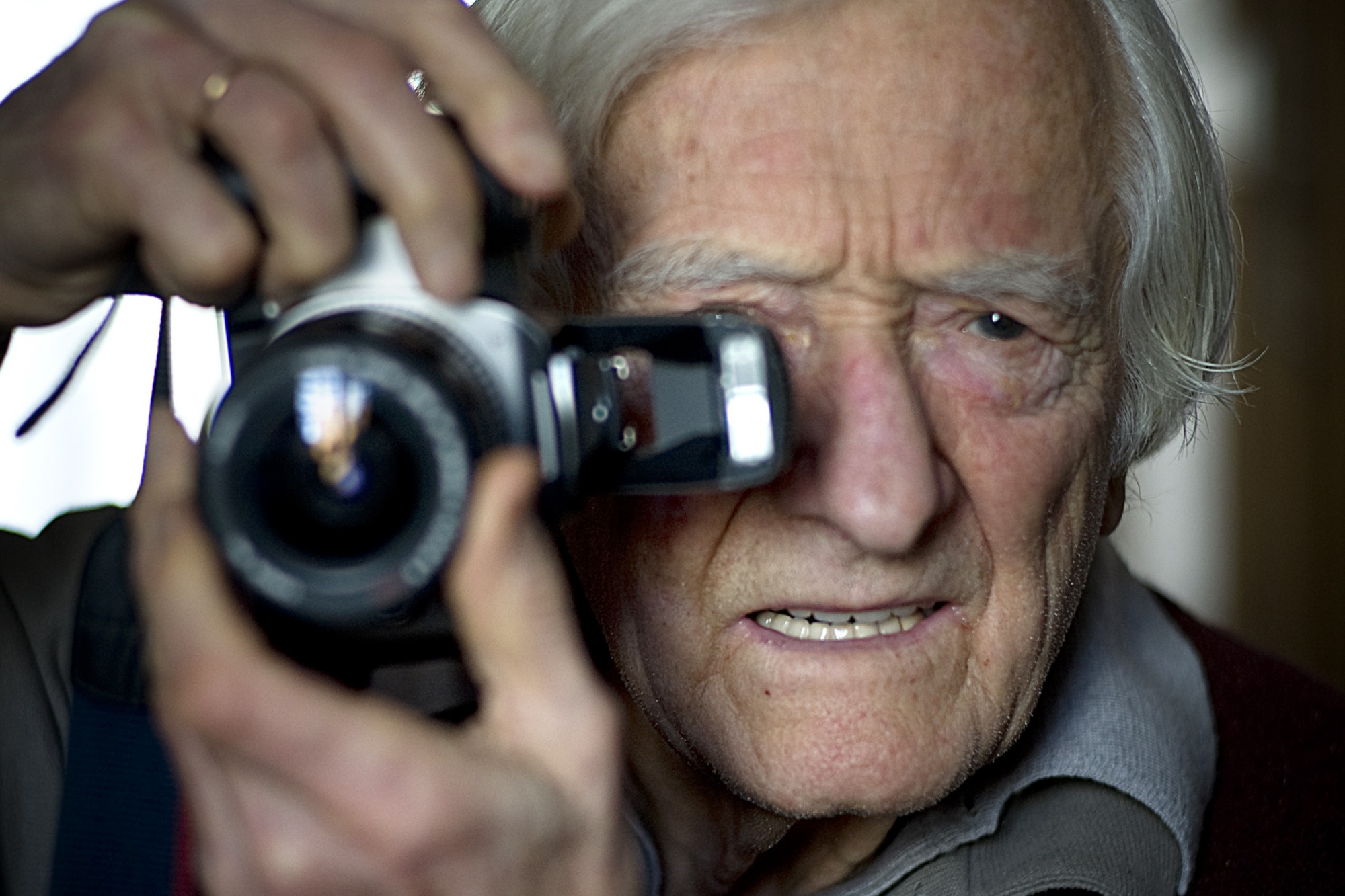 Marc Riboud, le photographe de "La Fille à la fleur", est mort à l'âge ...