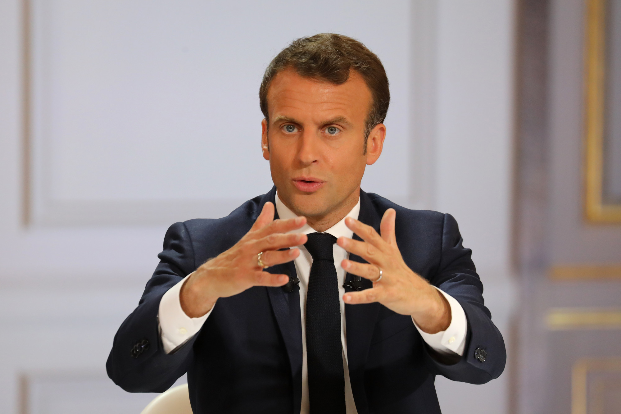 Conférence d'Emmanuel Macron : "C'est un programme présidentiel ...