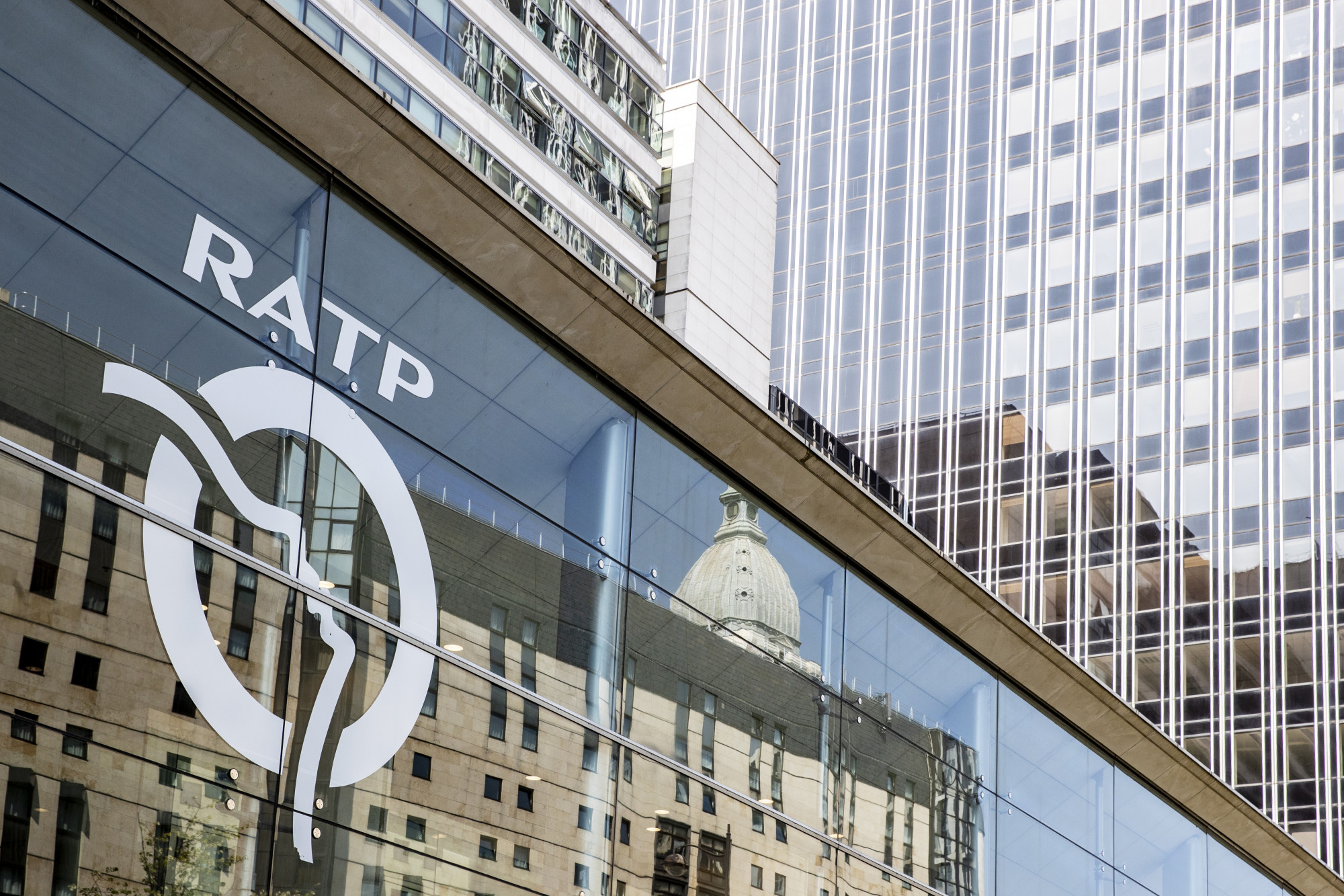 VIDEO - RATP : le "Navigo Easy", la nouvelle carte pour (enfin) dire ...