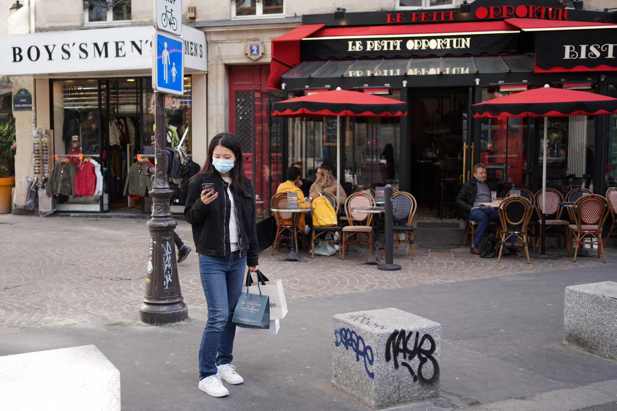 Coronavirus : pourquoi la distanciation sociale est primordiale