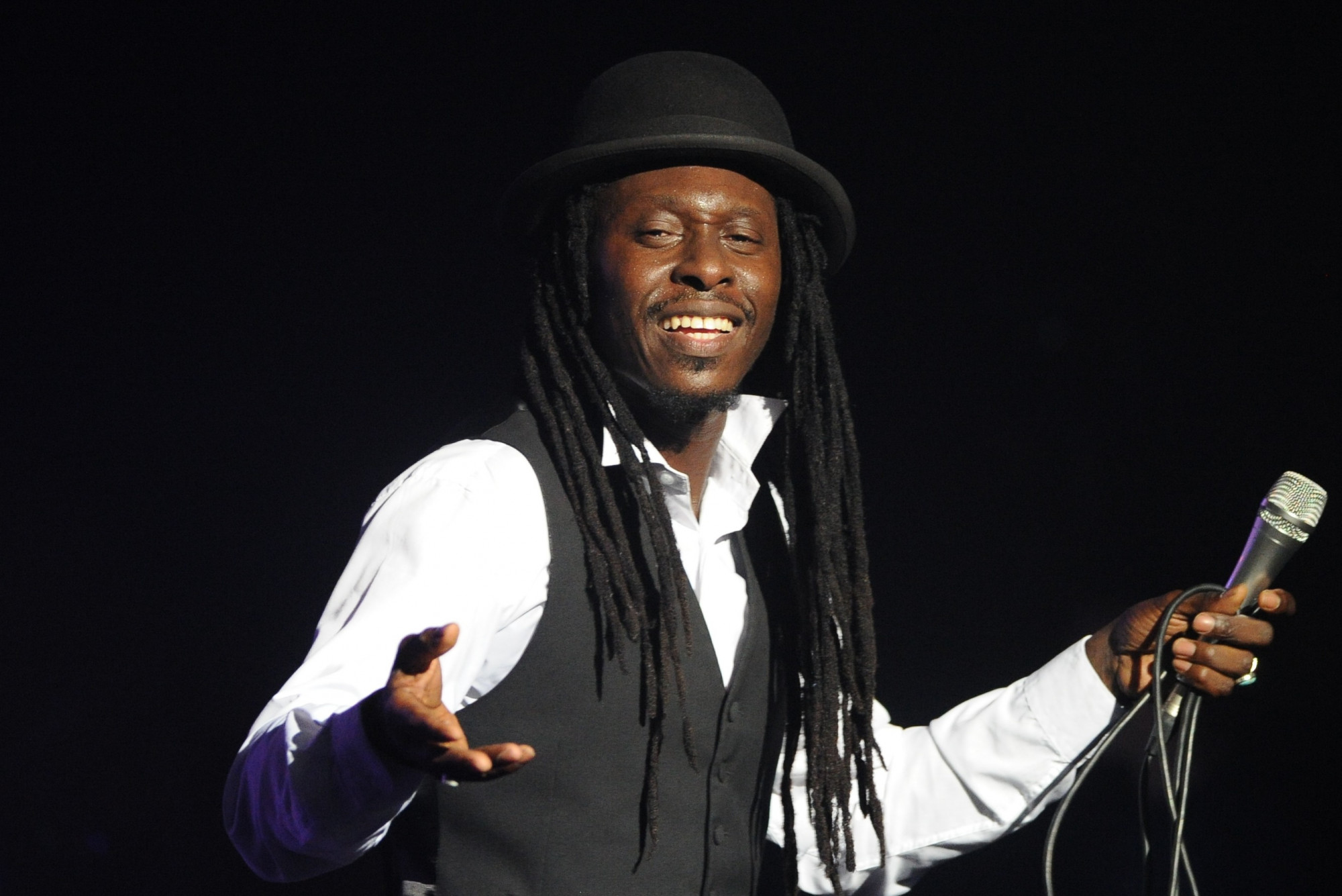 Faada Freddy, le musicien absolu qui récrée tous les instruments avec ...